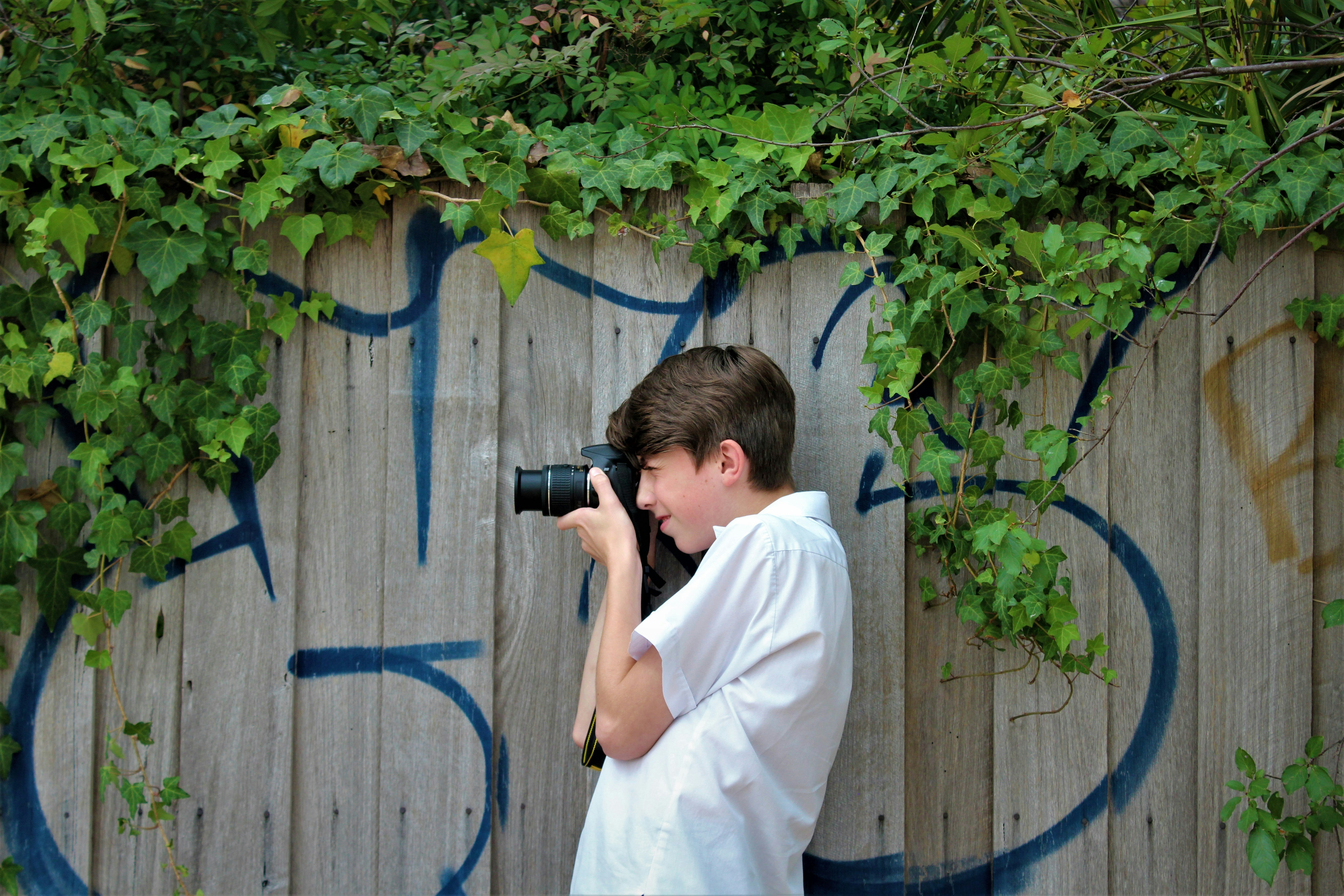 Silent Focus: A Photographer at the Graffiti Wall