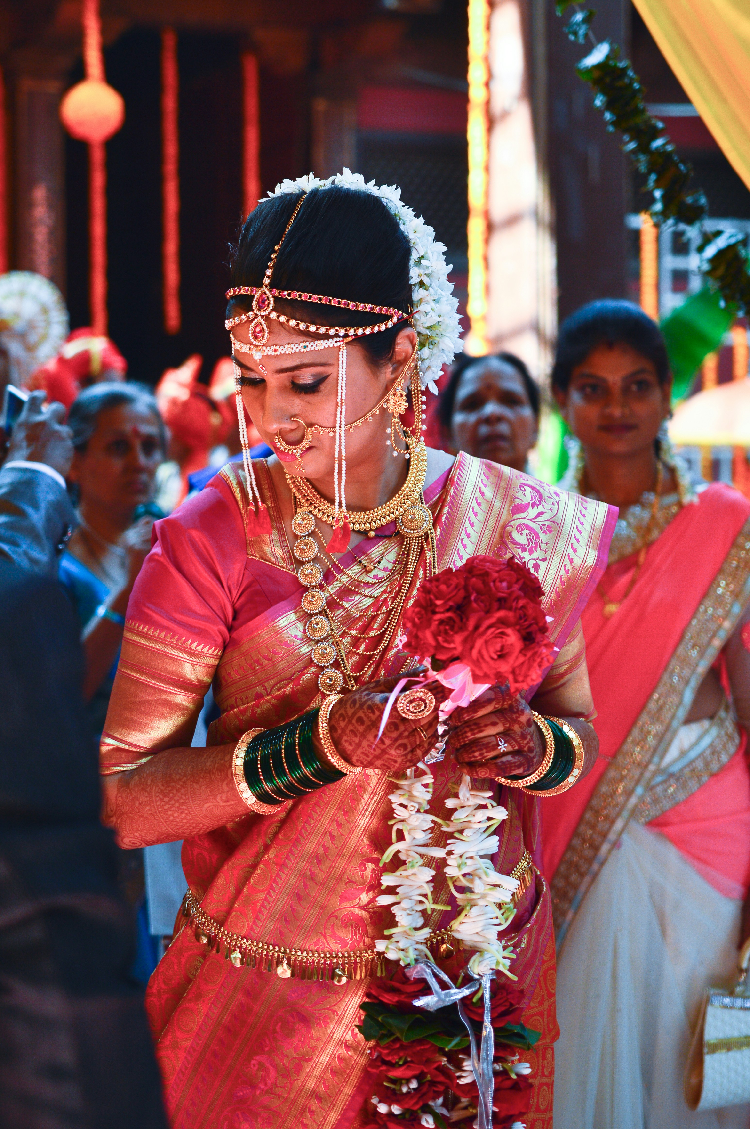 Foto Mujer con vestido de novia sari rosa y marrón – Imagen Festival ...
