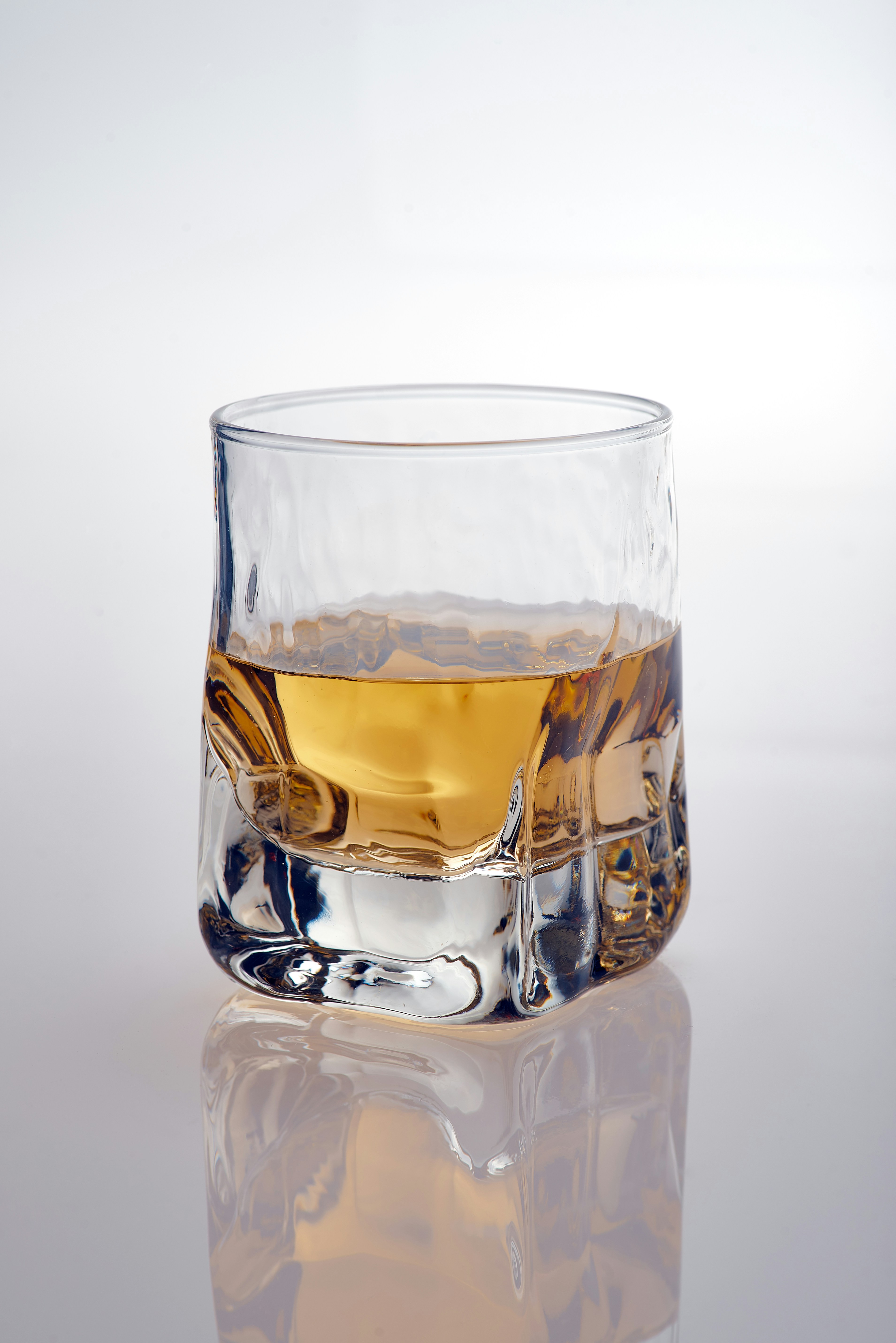 Foto Vaso de roca lleno de licor – Imagen Espíritu gratis en Unsplash