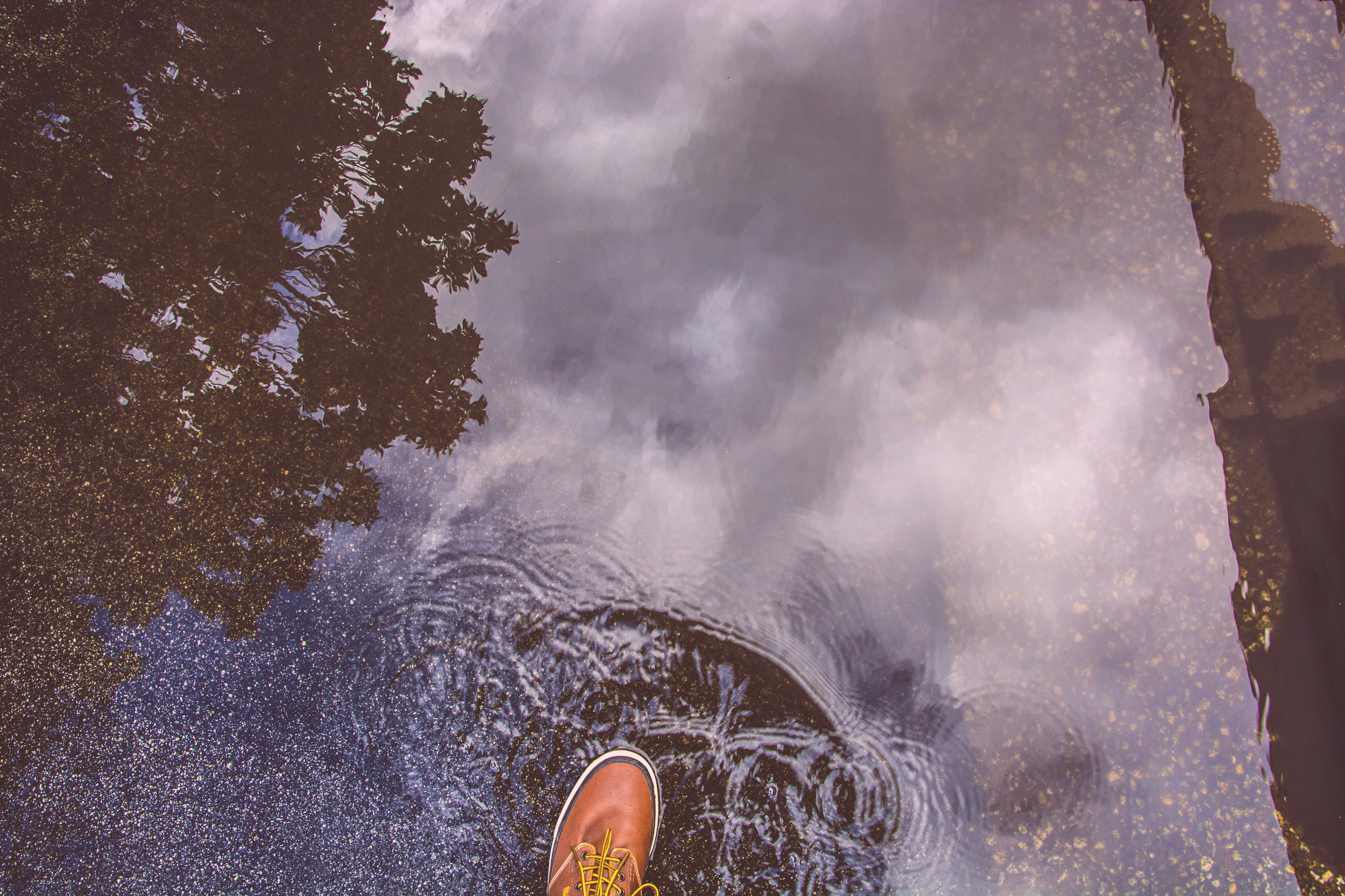 Person stepping on water photo – Free City Image on Unsplash