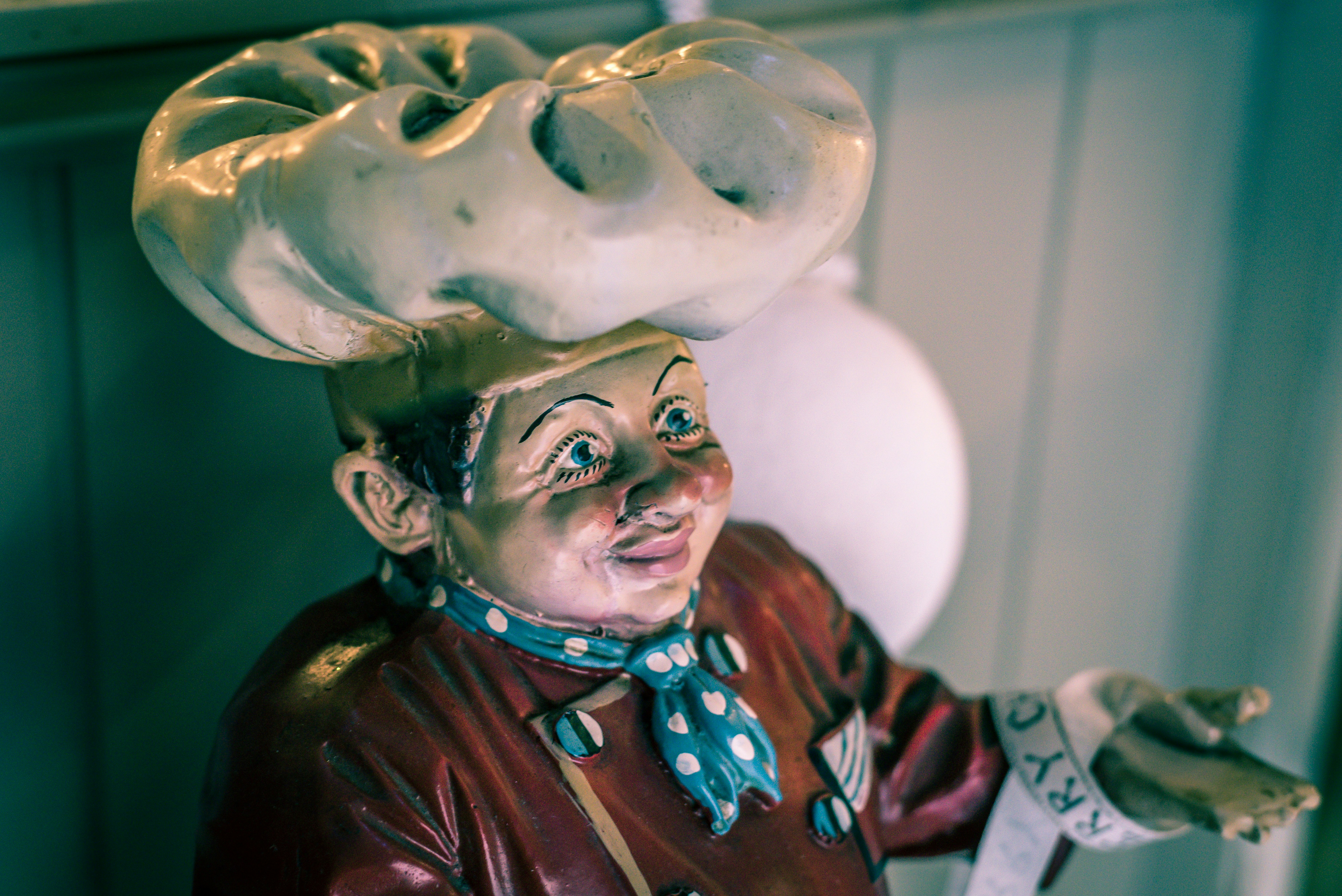 Chef ceramic figurine photo – Free Chef Image on Unsplash