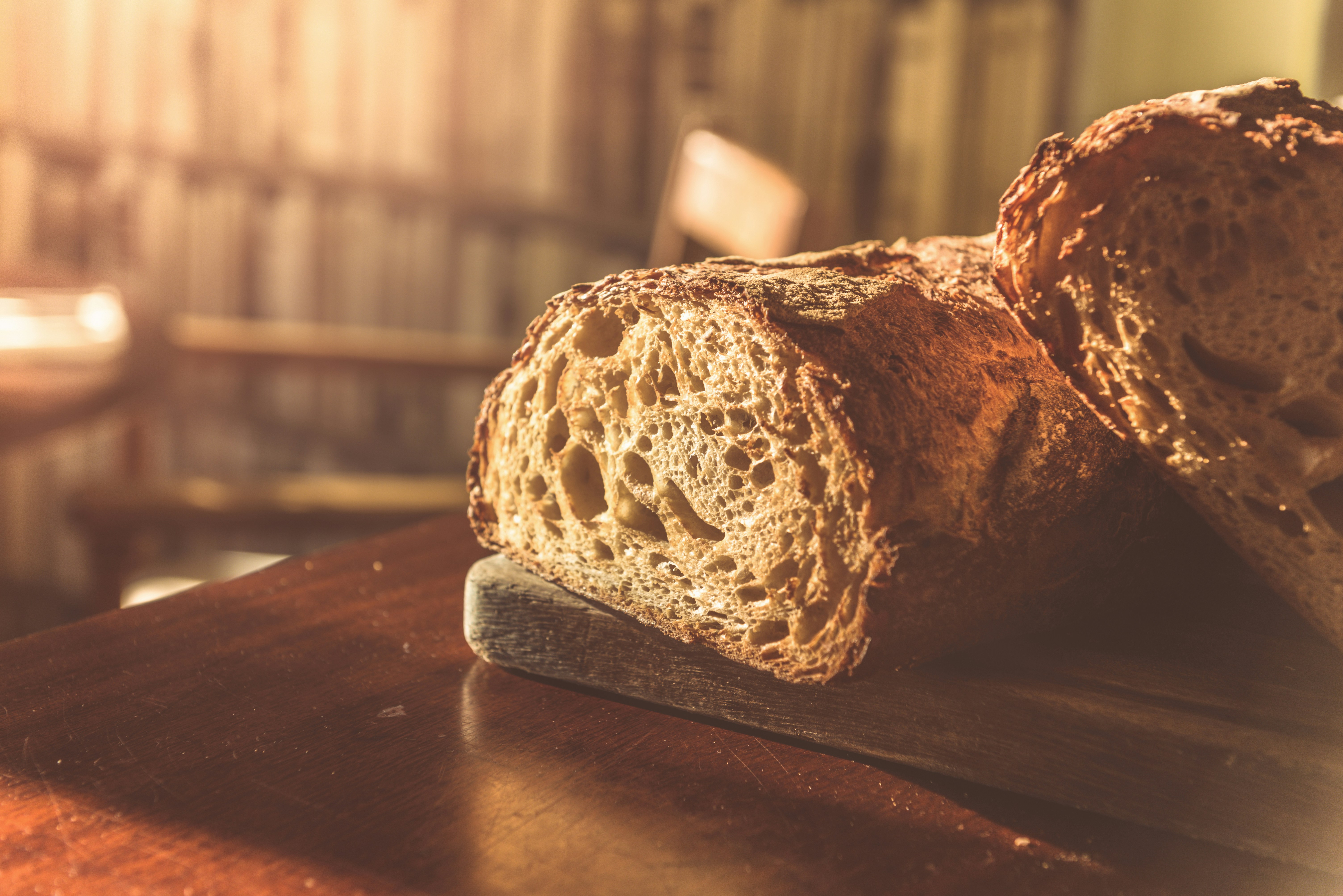 Bread on board photo – Free Restaurant Image on Unsplash