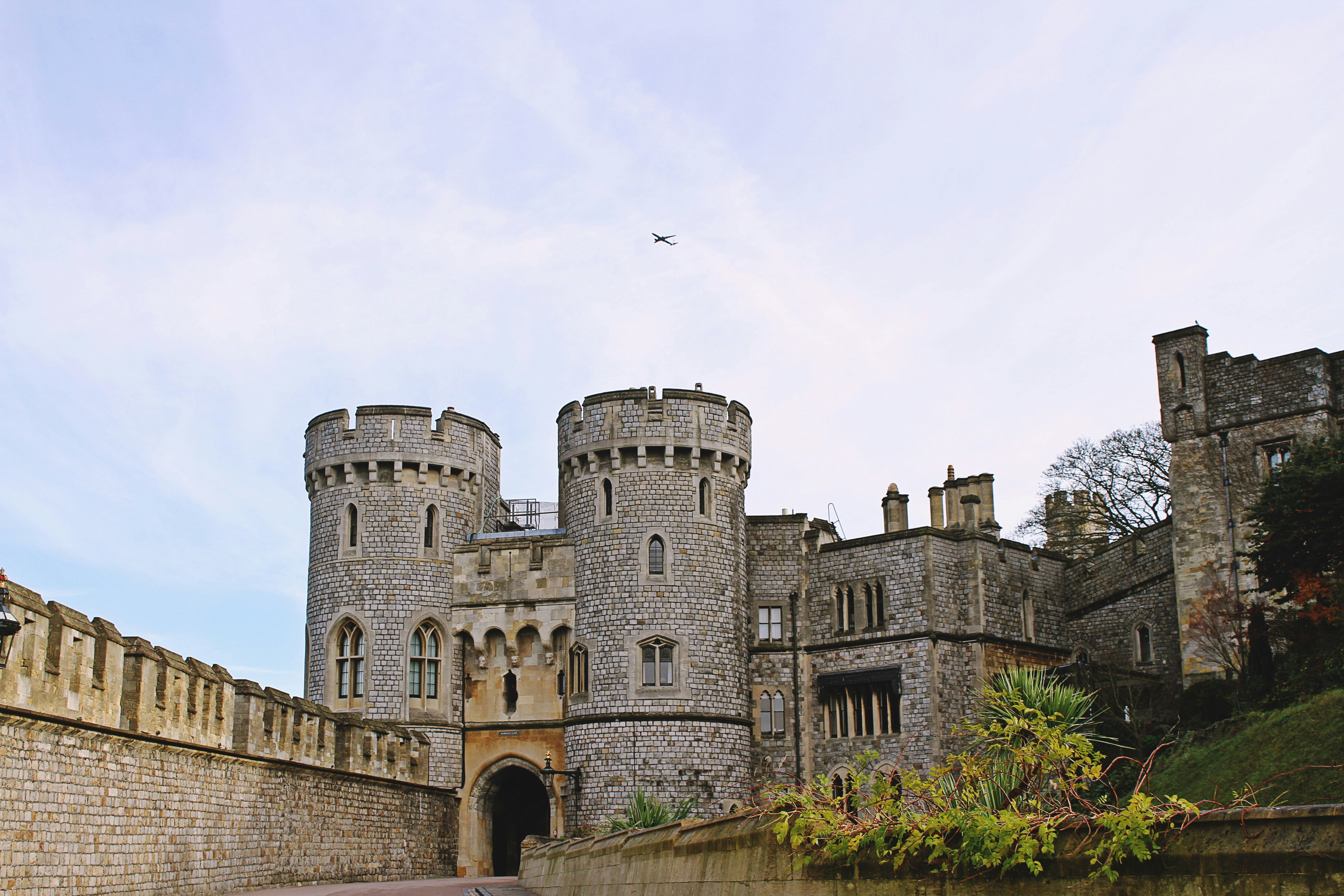 Windsor Castle | gray concrete castle at daytime