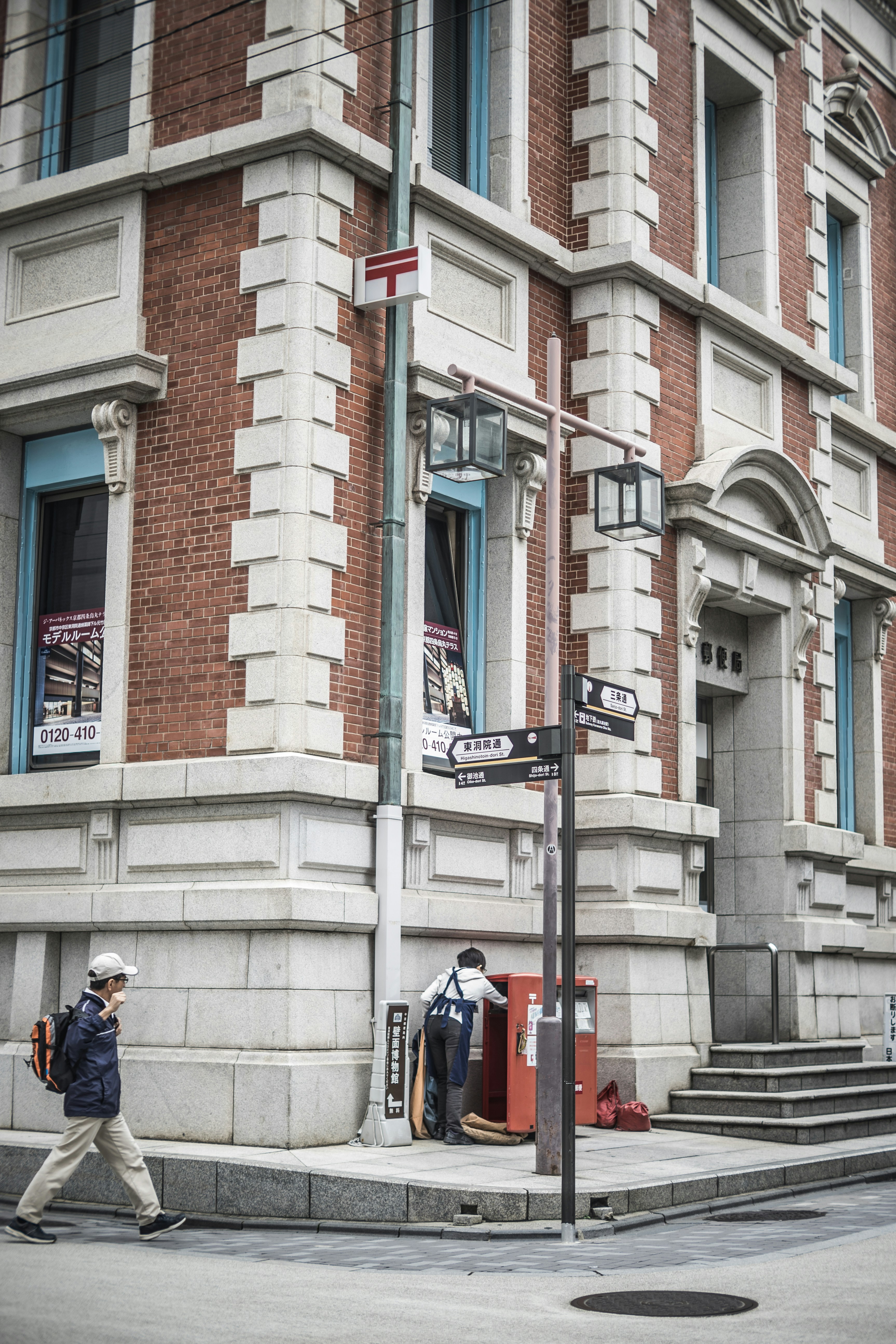 Brick-Corner Chronicle: Street Signs, Lamps, and Quiet Pedestrians