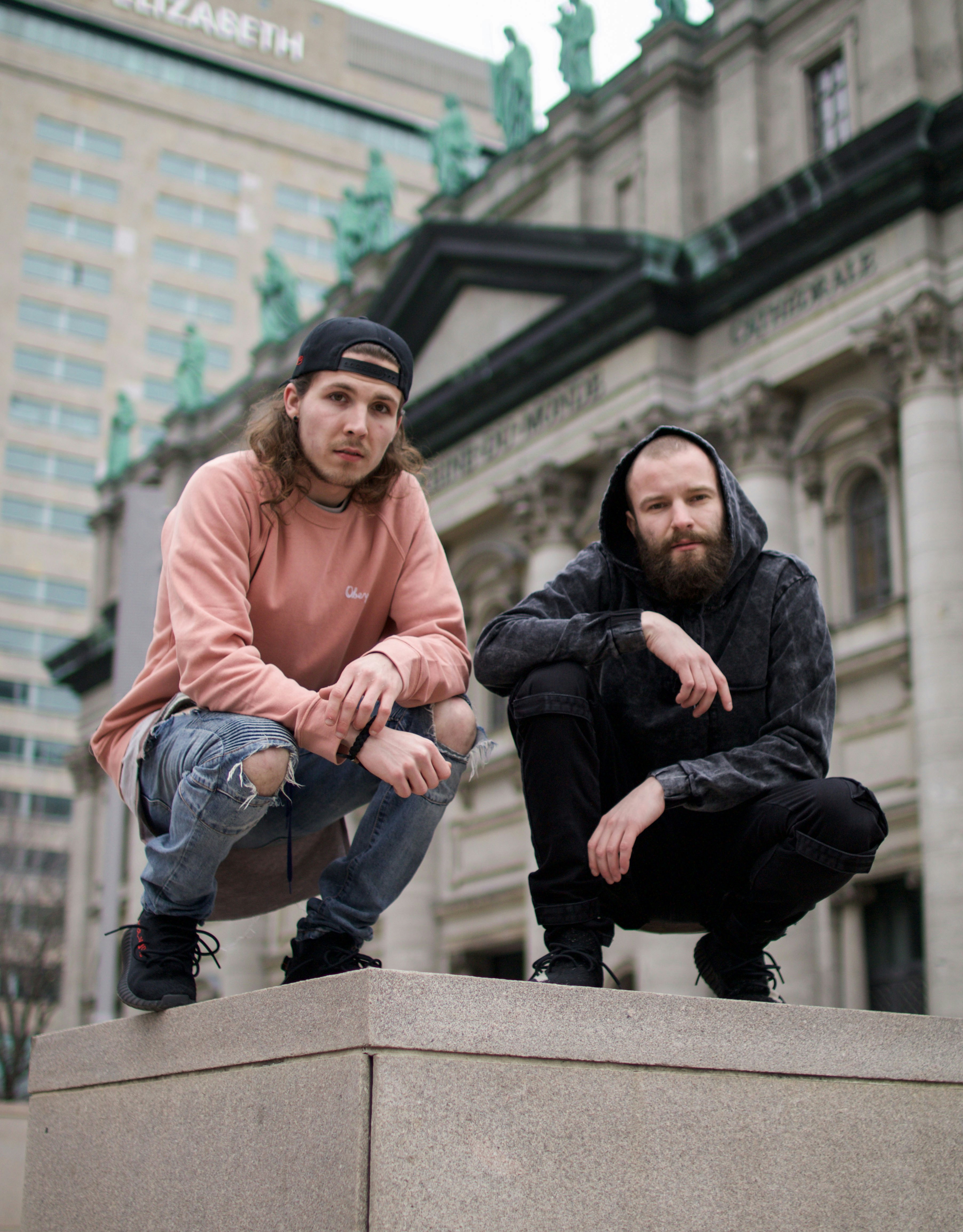 Zwei Männer docken im Freien an Foto – Kostenloses Bild zum Thema ...