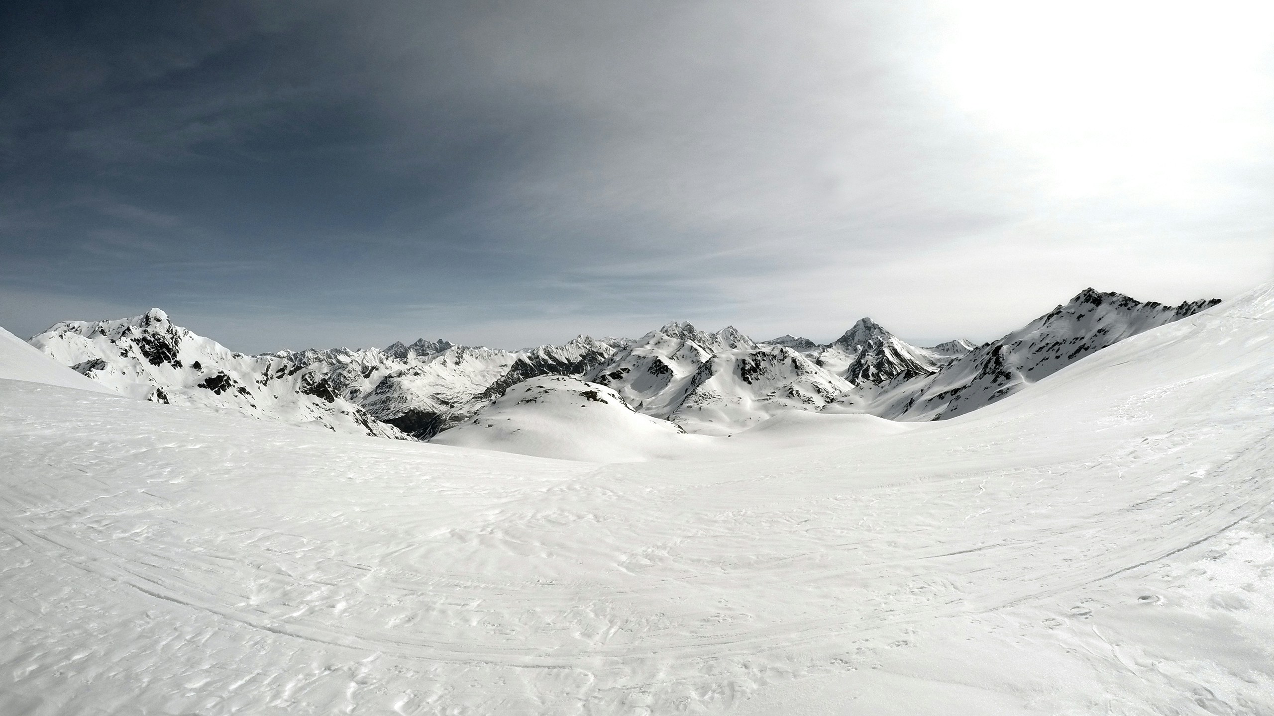 Expansive snowy landscape of Flüela Wisshorn Mountain under a wide sky.