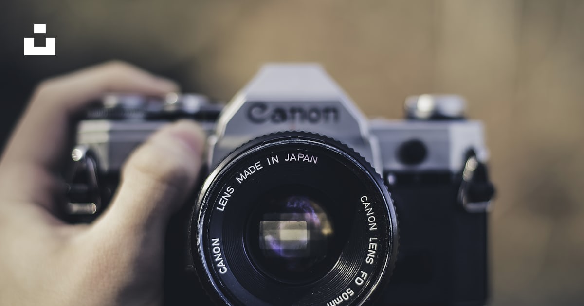 검은색 캐논 Dslr 카메라를 들고 있는 사람 사진 Unsplash의 무료 사진기 이미지