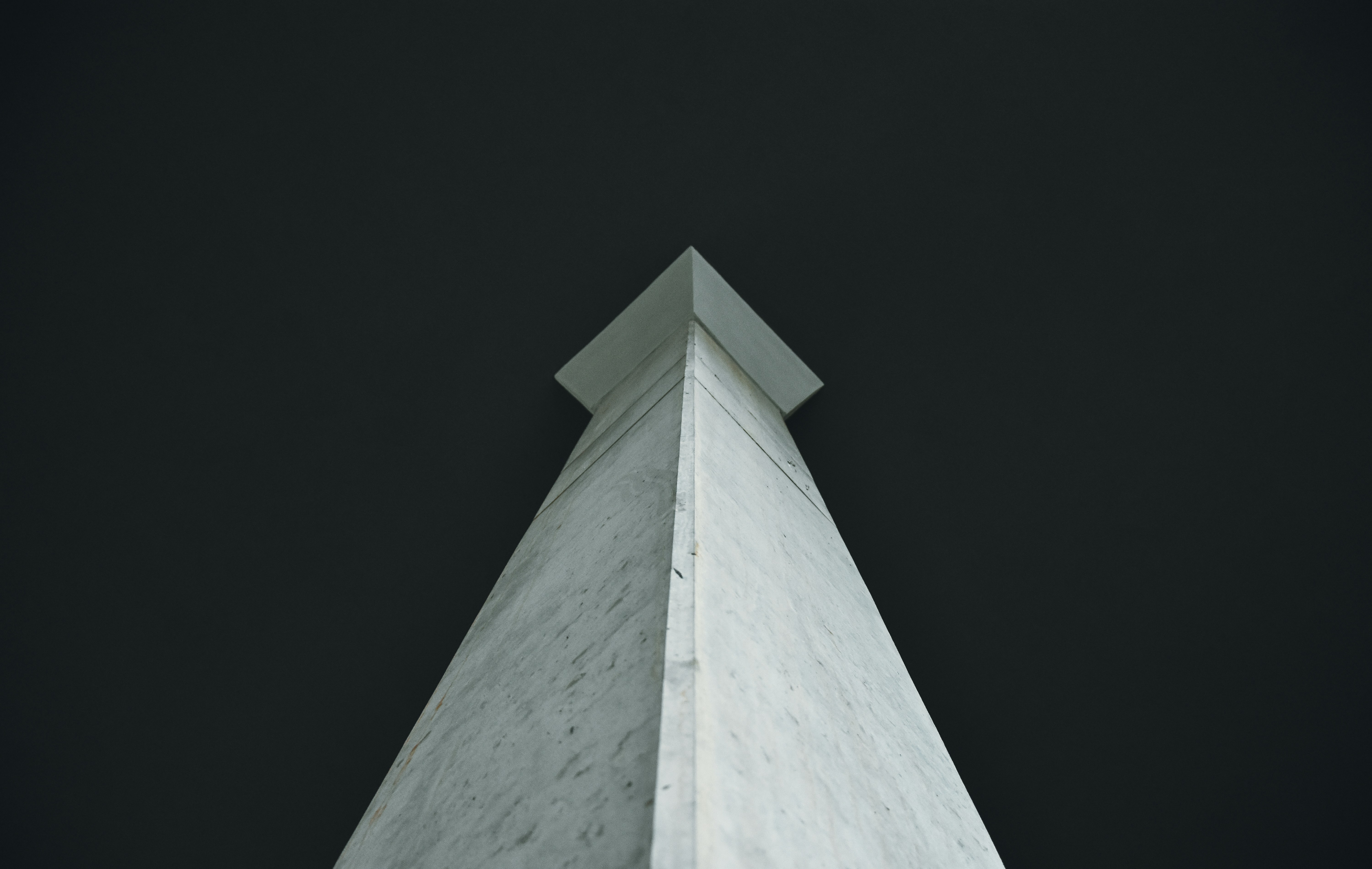 Minimalism | worm's-eye photography of white monument