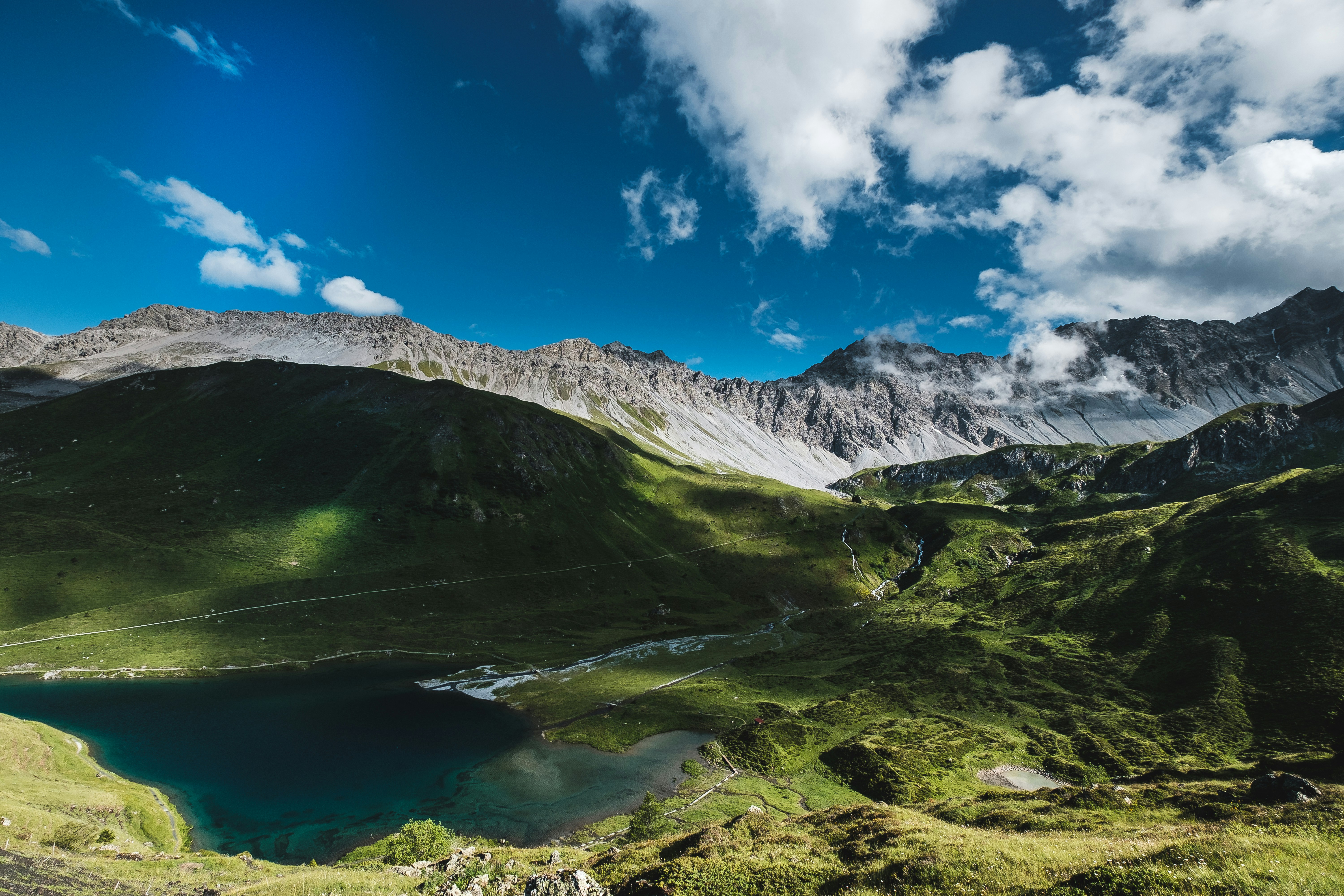 I was on a week long trip through the canton of Graubünden in Switzerland. We had a lot of plans and not much time to explore the region. But on this specific evening we took our time to do a mini hike up to the lake (Schwellisee). We were rewarded with a beautiful view over the mountainscapes of Arosa.