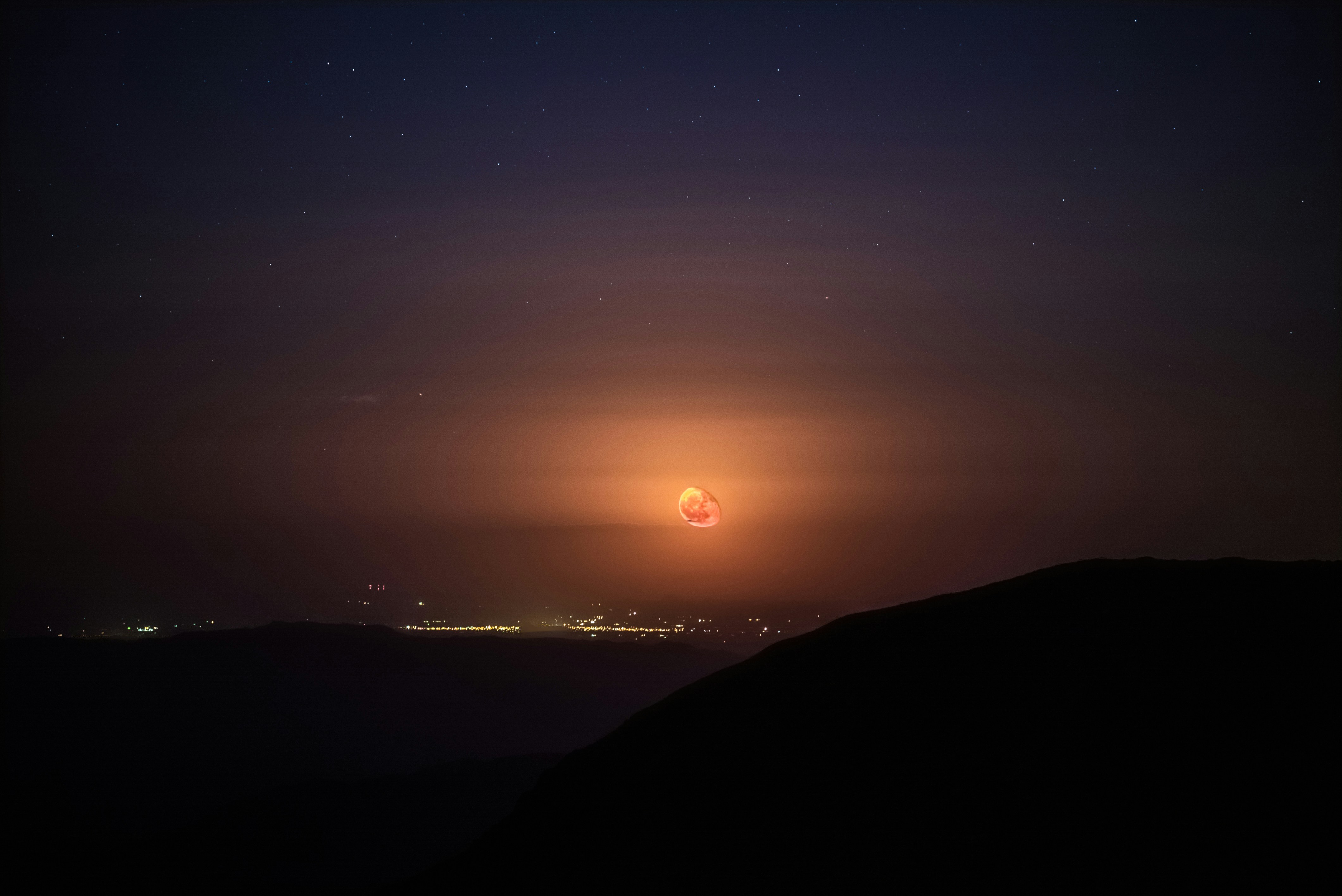 Photo of red moon photo – Free Kwaaymii point Image on Unsplash