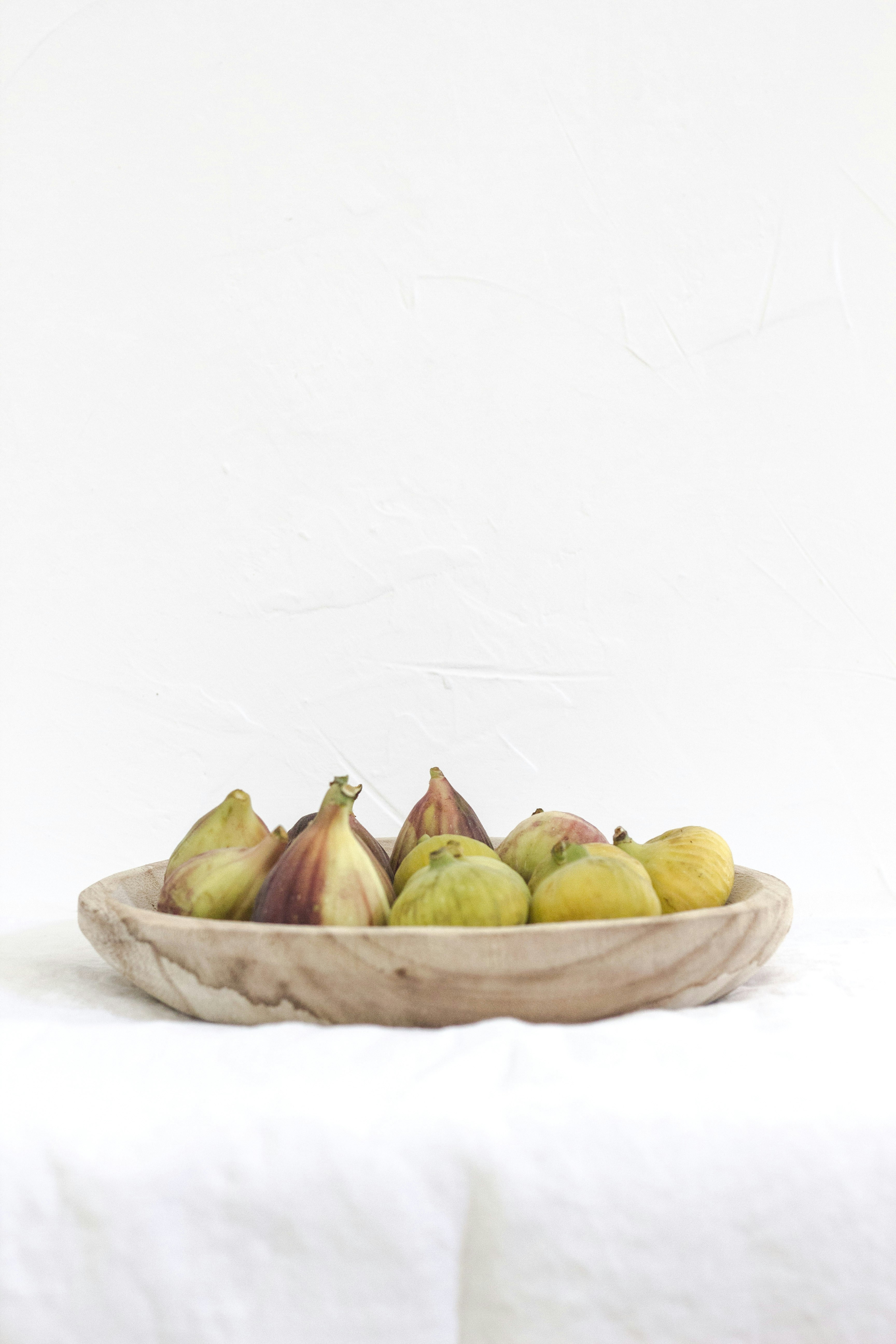 Figs on round tray photo – Free Fruit Image on Unsplash