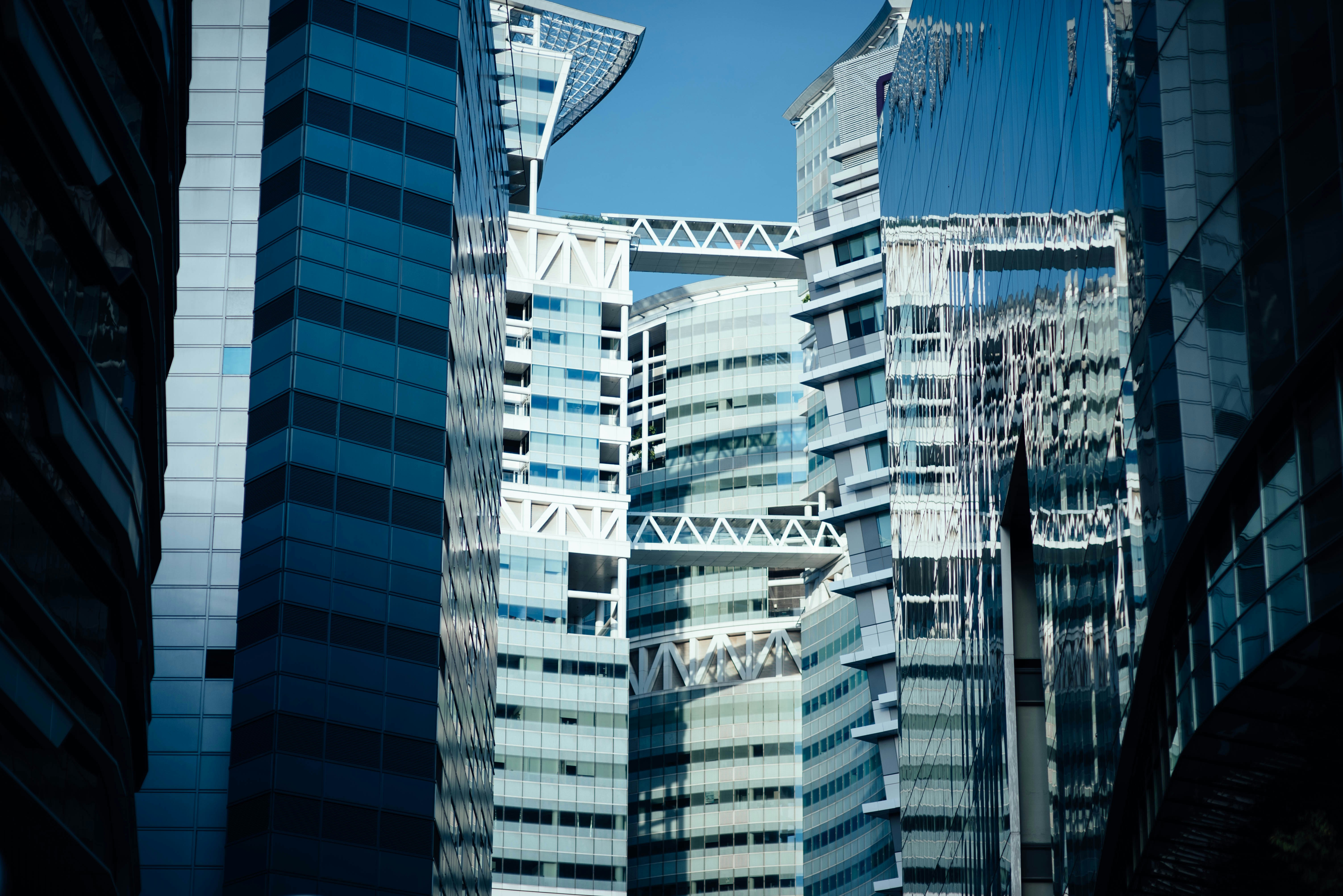 Foto Fotografía arquitectónica de edificios de vidrio – Imagen Edificio gratis en Unsplash