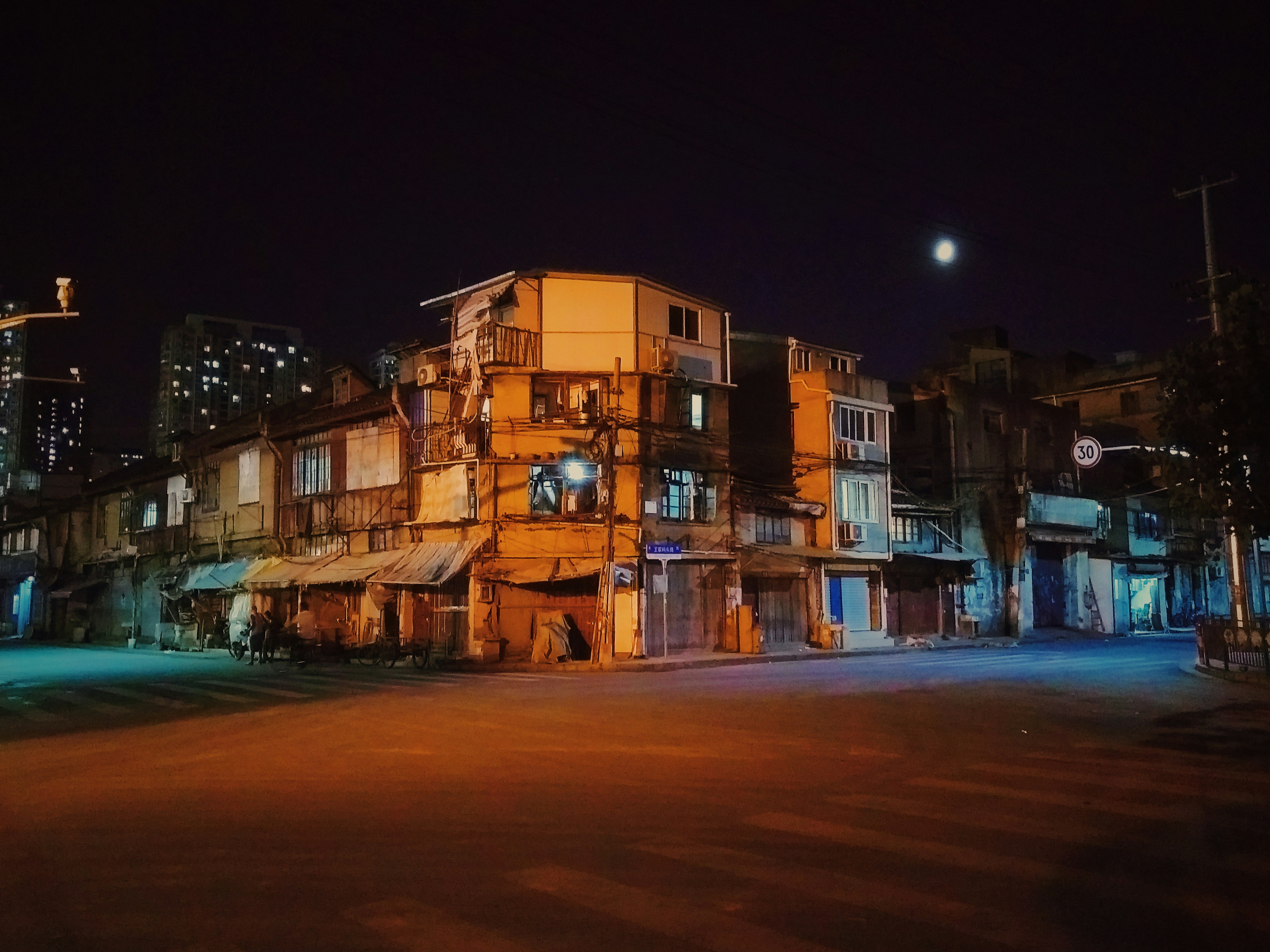 Street Corner Pictures | Download Free Images on Unsplash