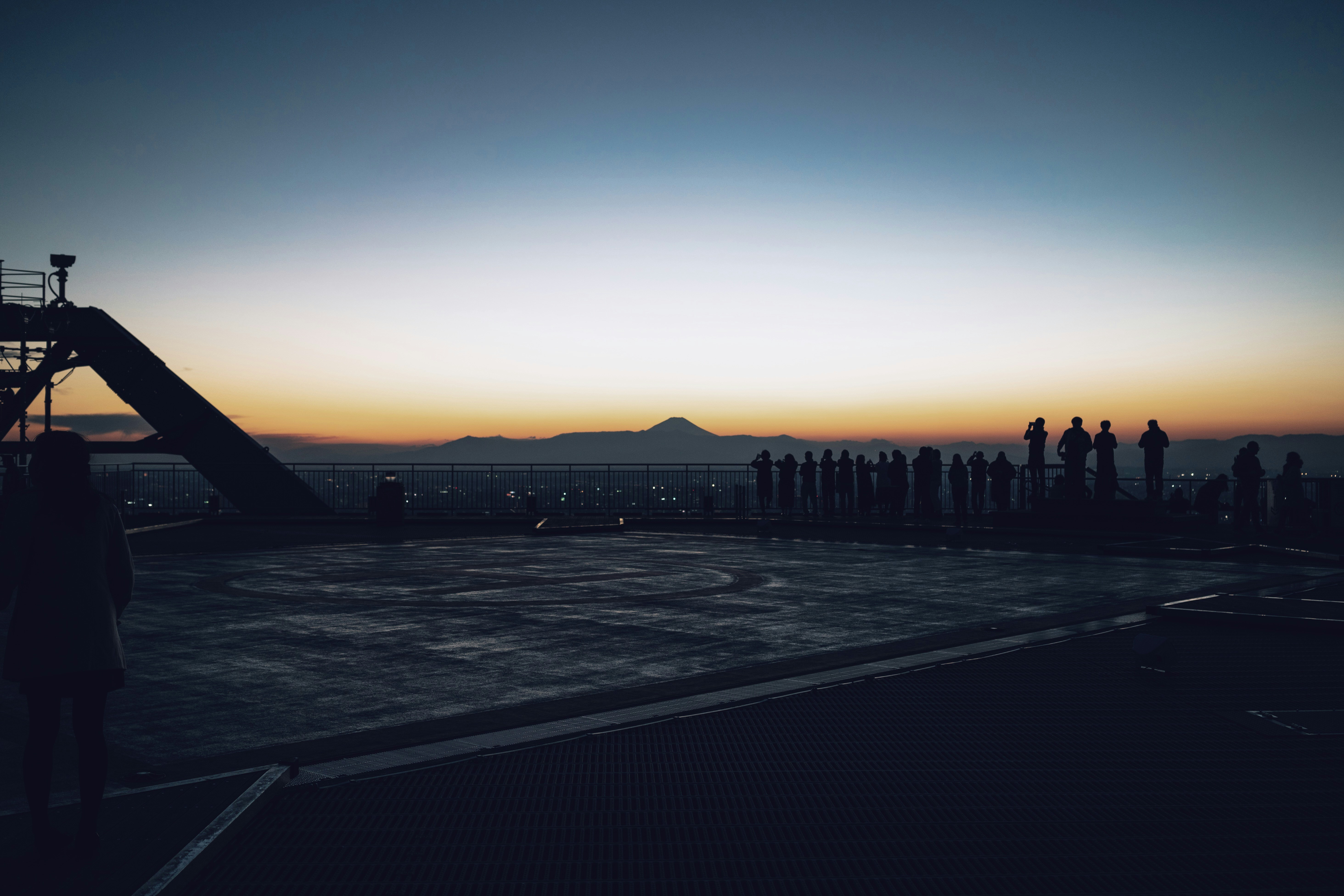Dawn Silhouettes on the Rooftop: A Quiet Horizon