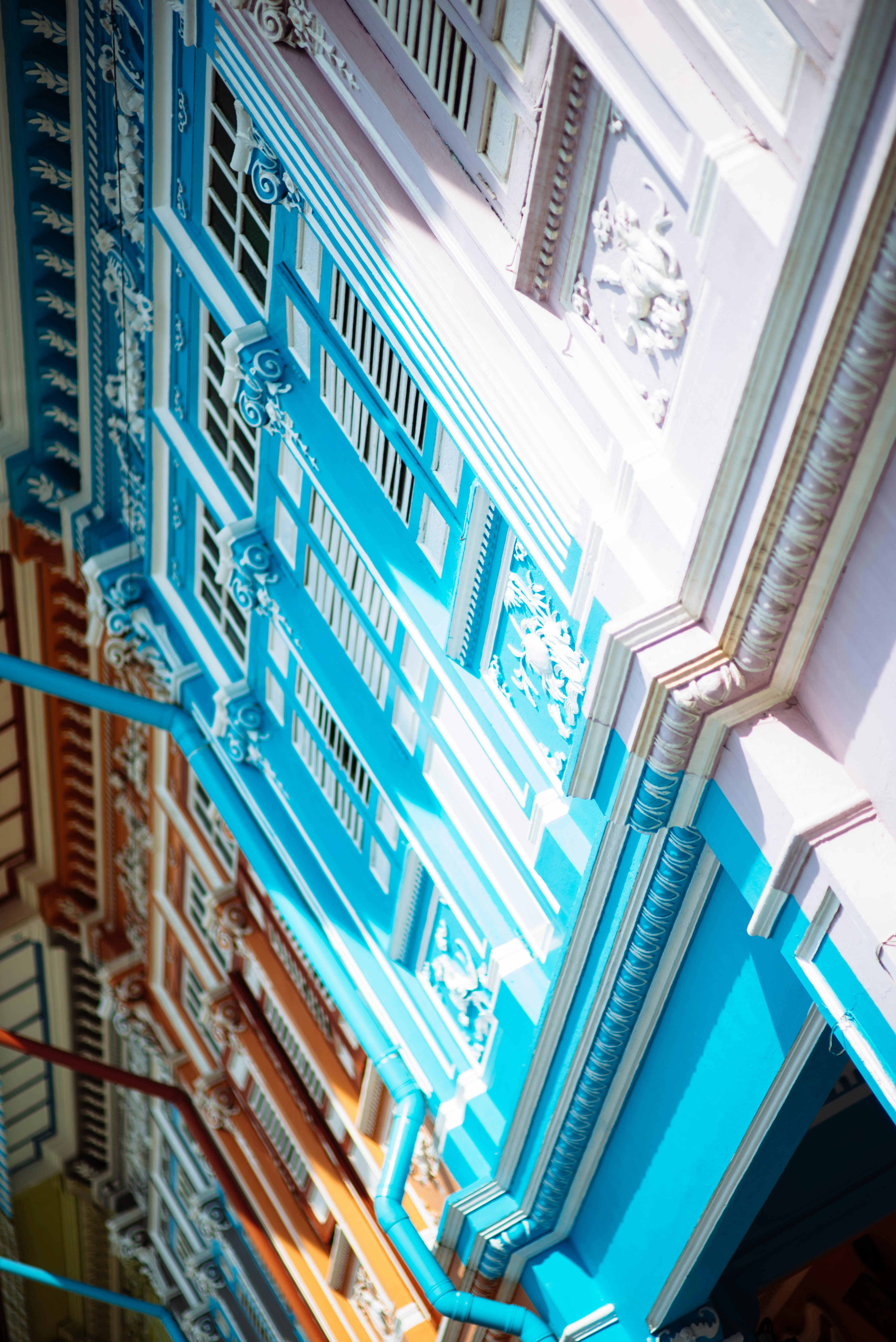 Bâtiment bleu et blanc photo – Photo Bleu Gratuite sur Unsplash