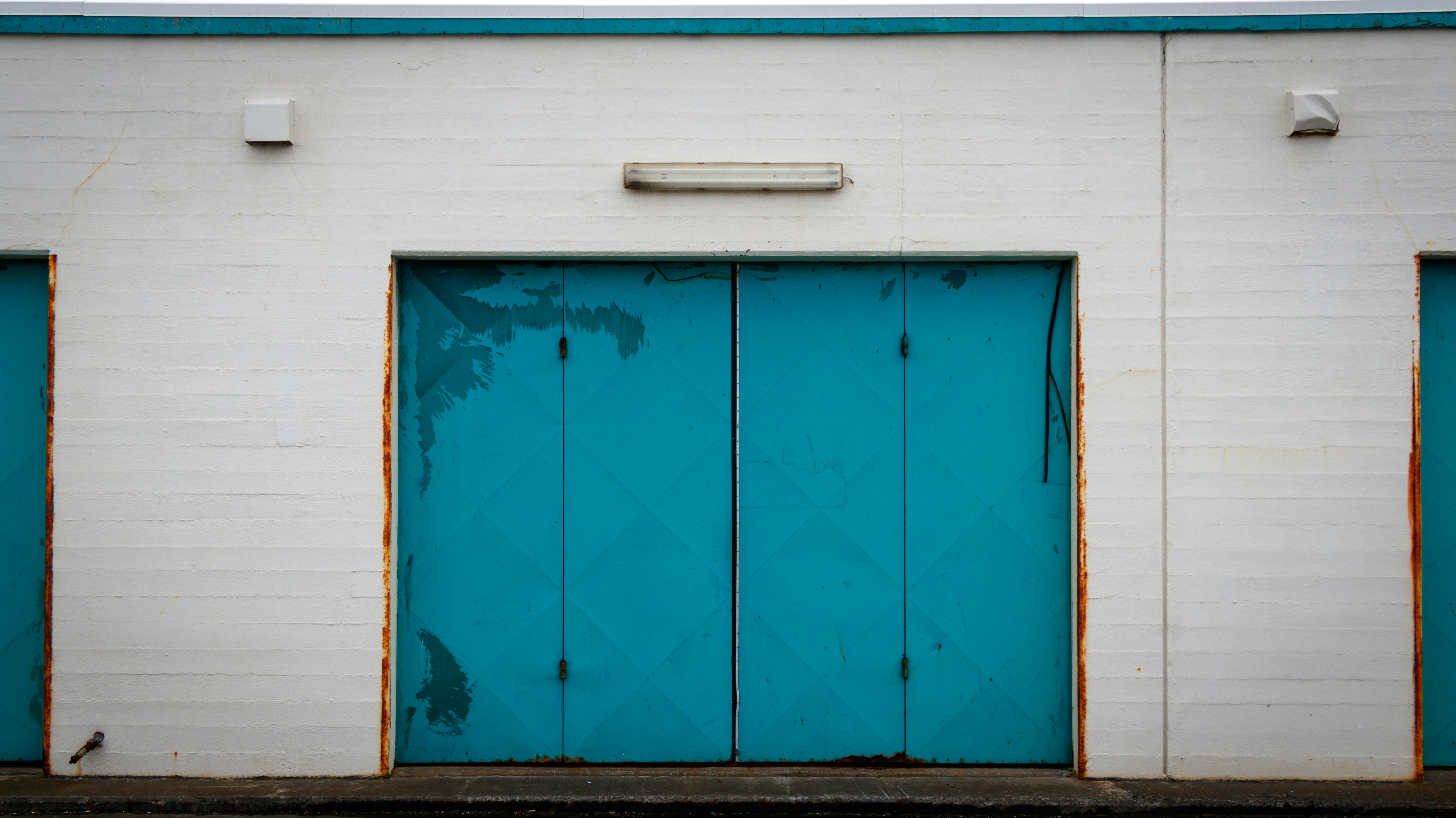 Close building door photo – Free Background Image on Unsplash