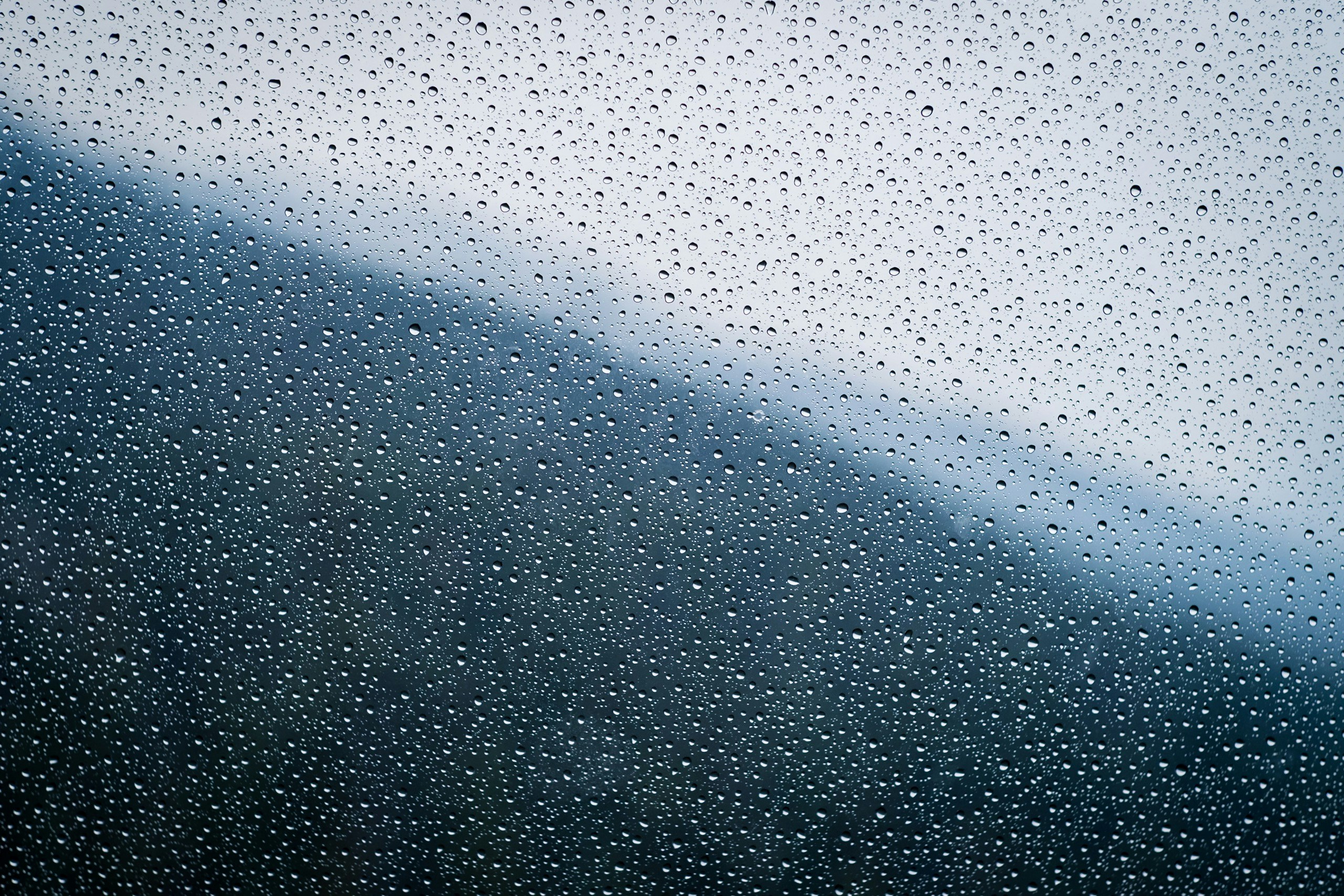 Diagonal Rain: Close-Range Droplets on a Car Window