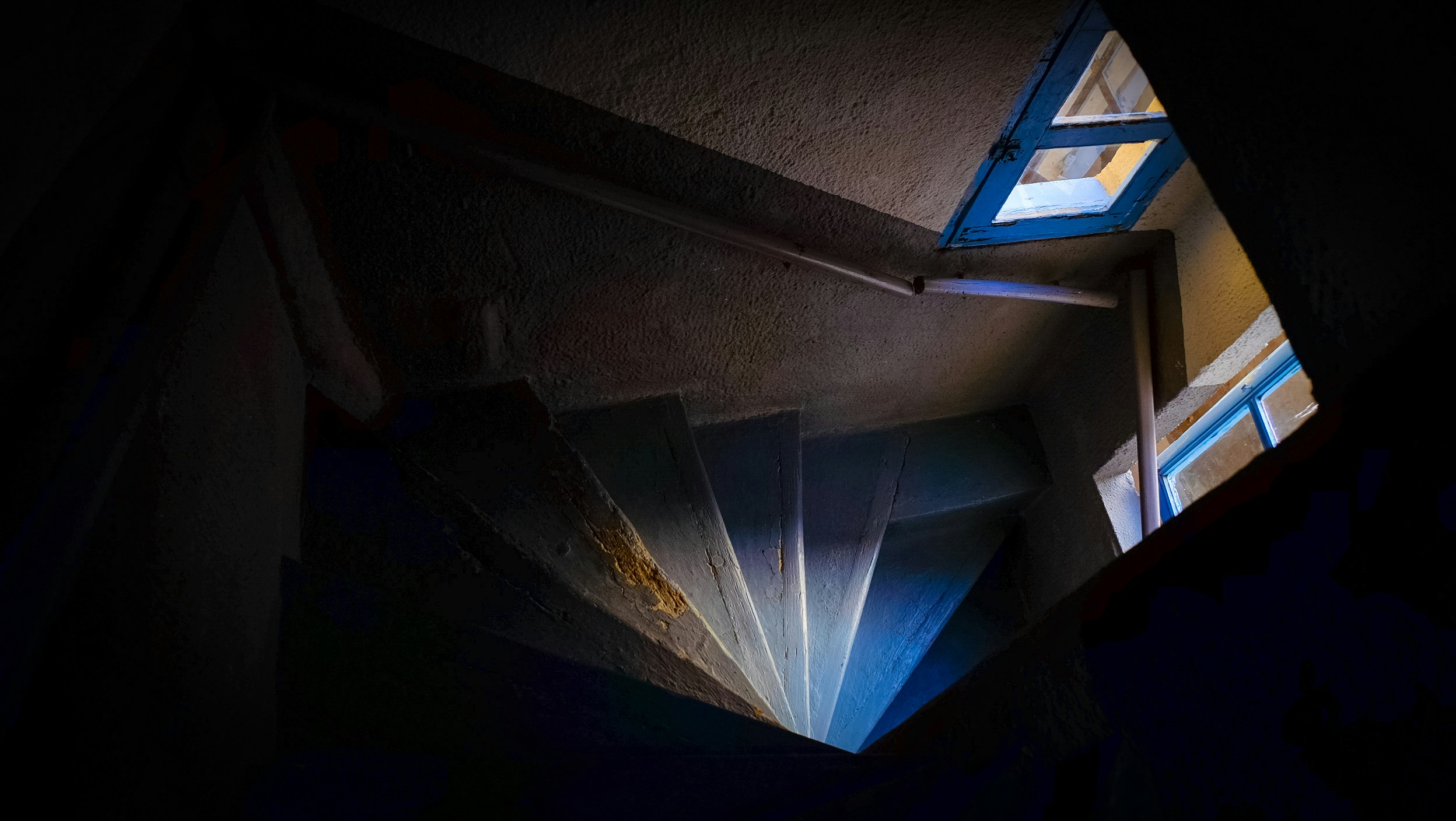 Top view of staircase photo – Free Arles Image on Unsplash