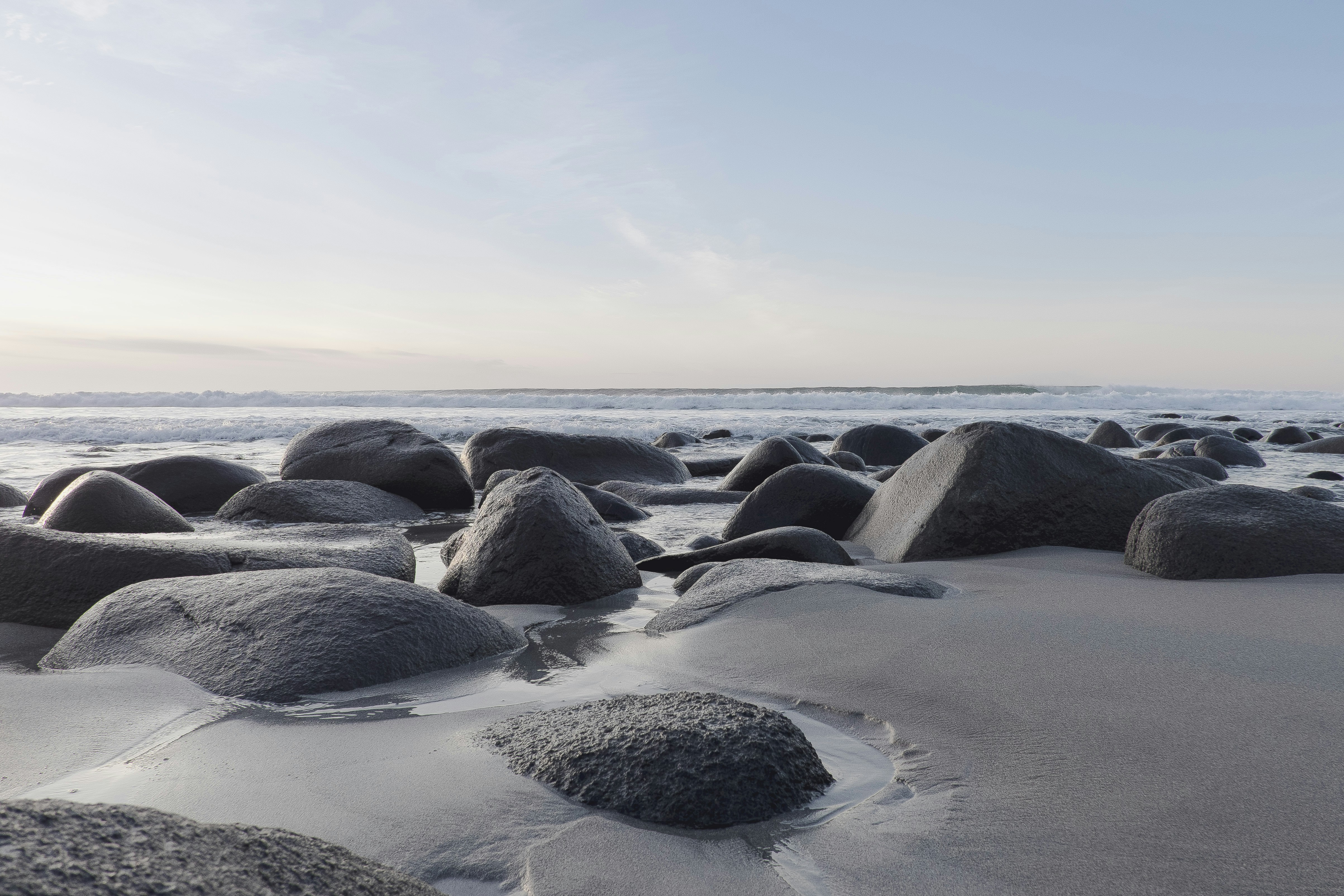 Photo of rocks near shoreline photo – Free Nature Image on Unsplash