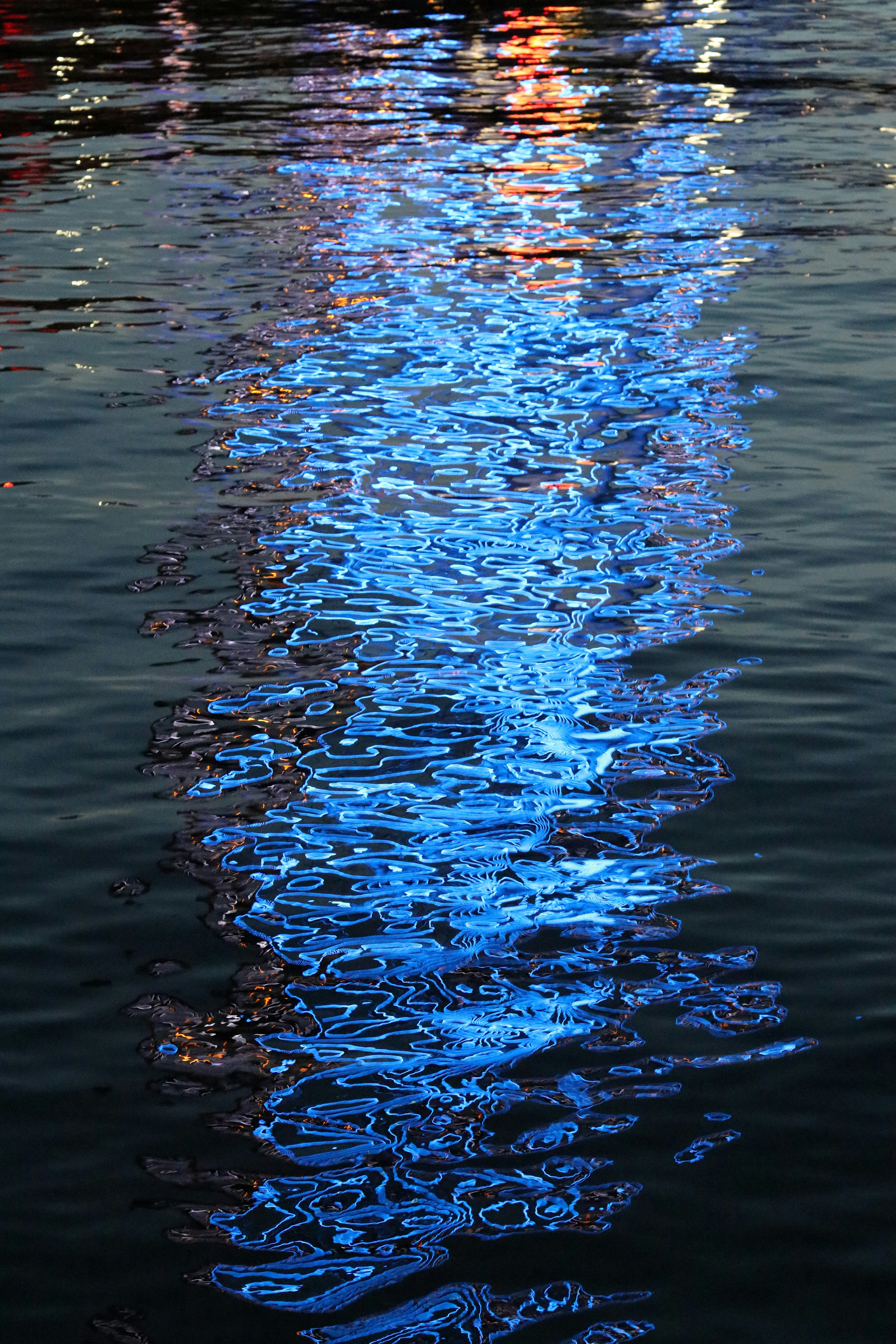 Blue and yellow light reflections photo – Free Seattle Image on Unsplash