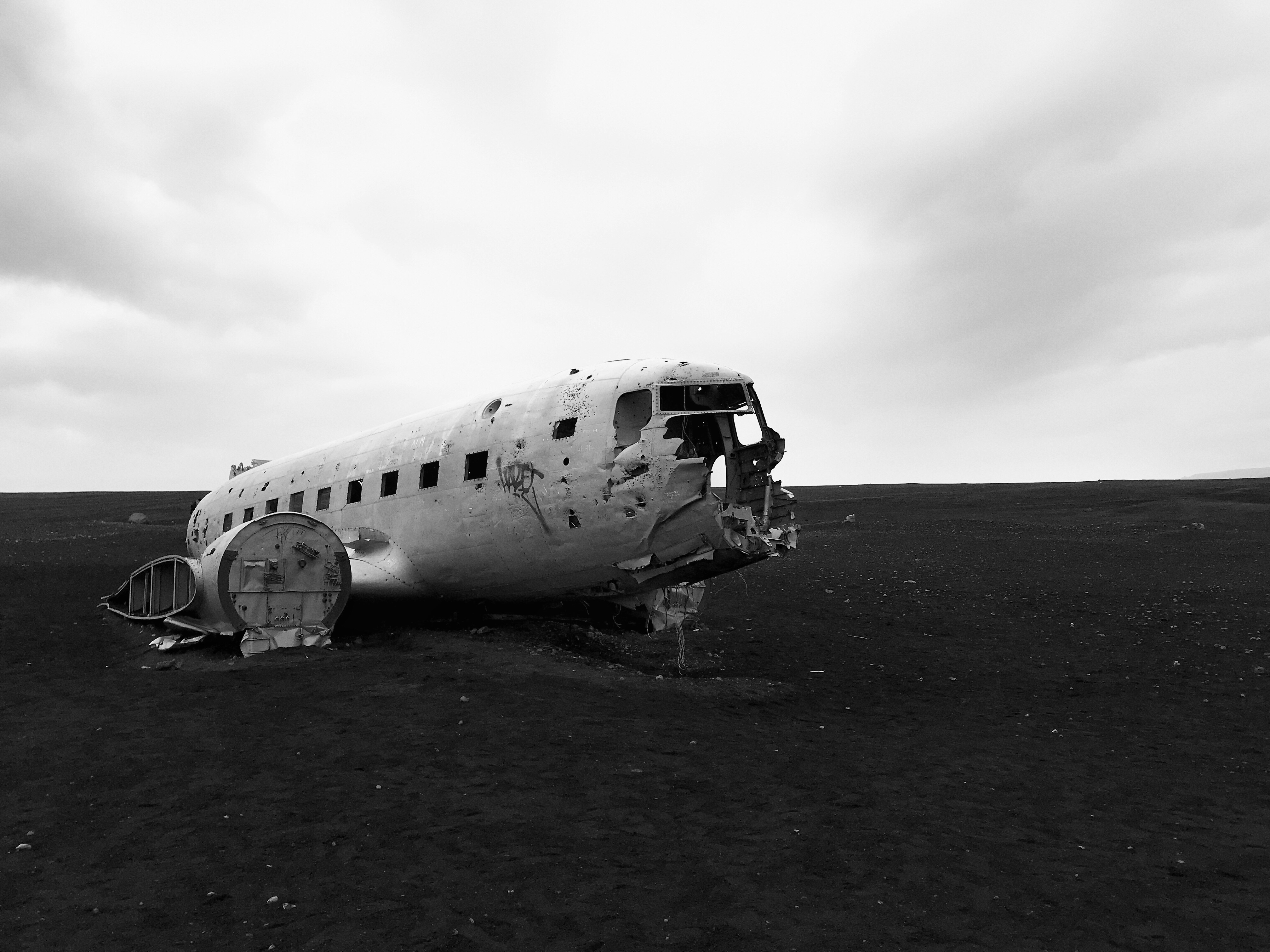 Wrecked airplane on desert dune photo – Free Iceland Image on Unsplash