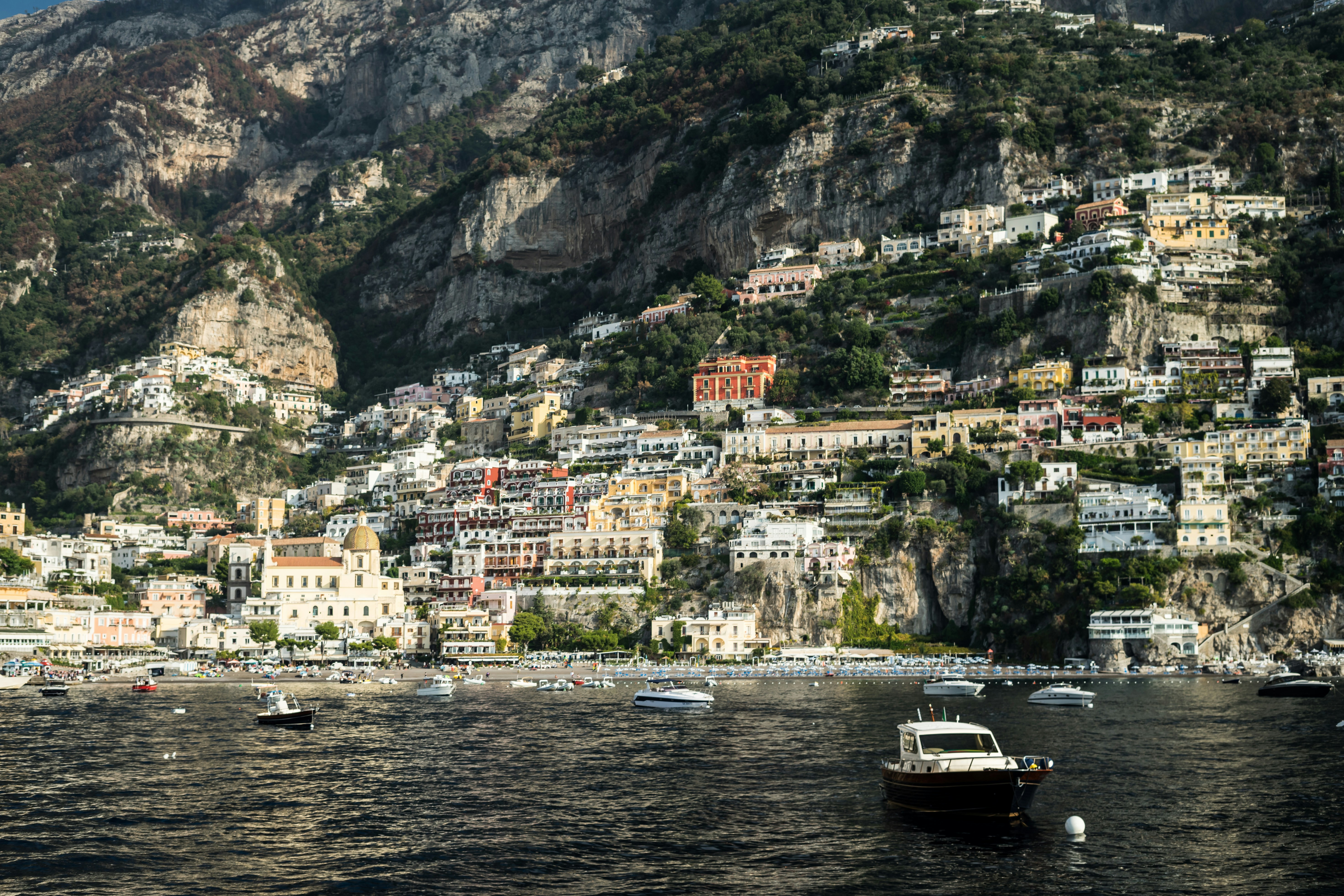 Fishing vessel on lake photo – Free Positano Image on Unsplash