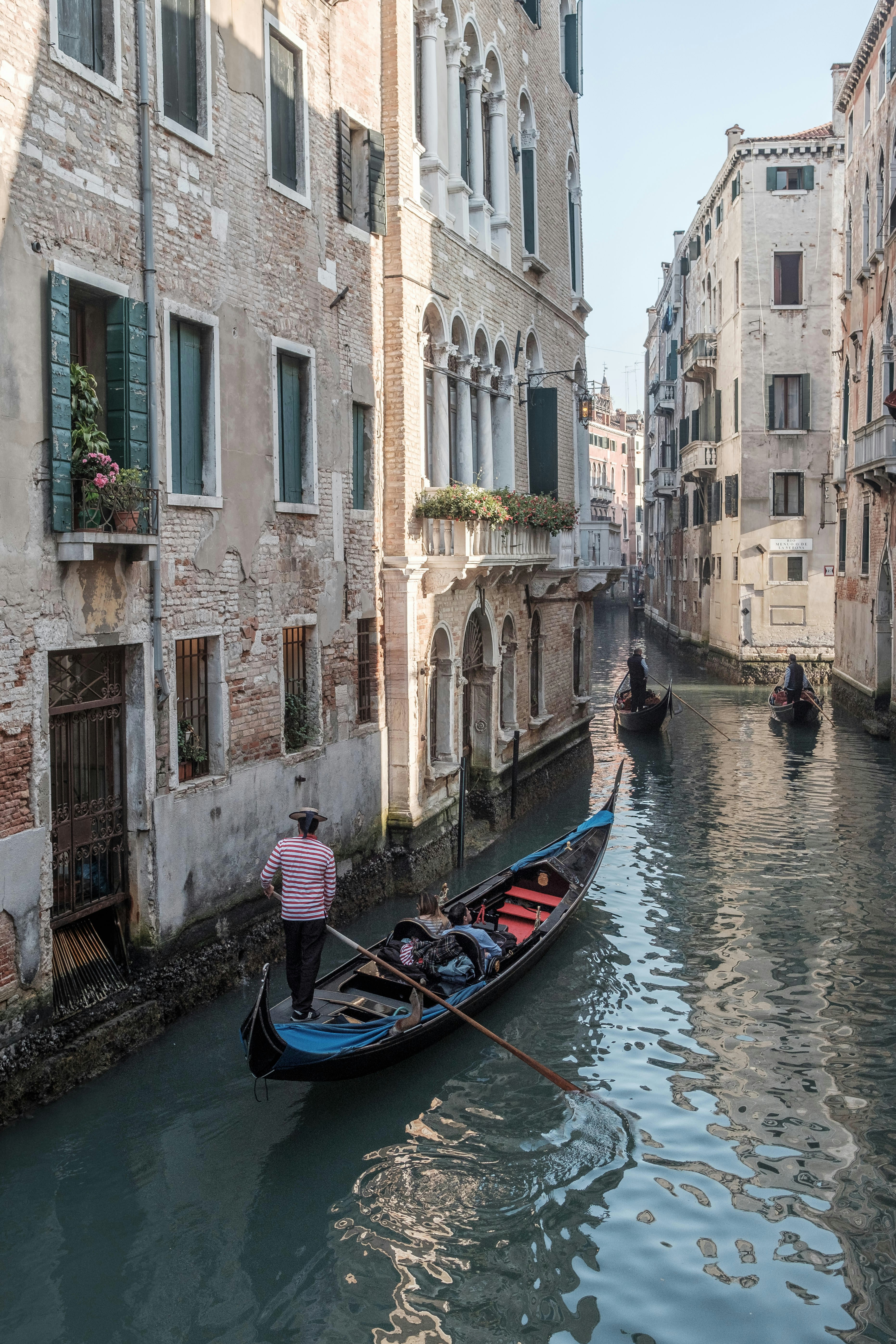 Homme bateau à pagaie photo – Photo Italie Gratuite sur Unsplash