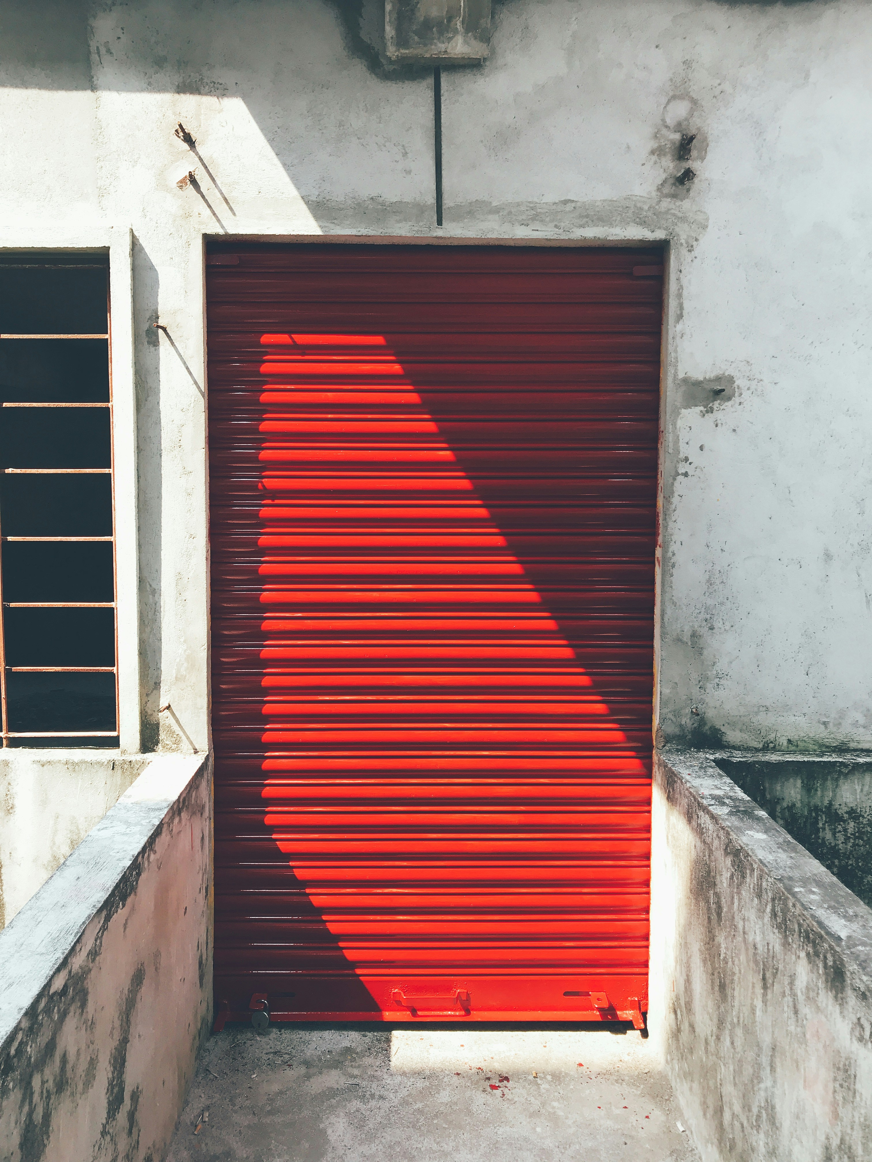 Volet roulant rouge fermé photo – Photo Entrée Gratuite sur Unsplash