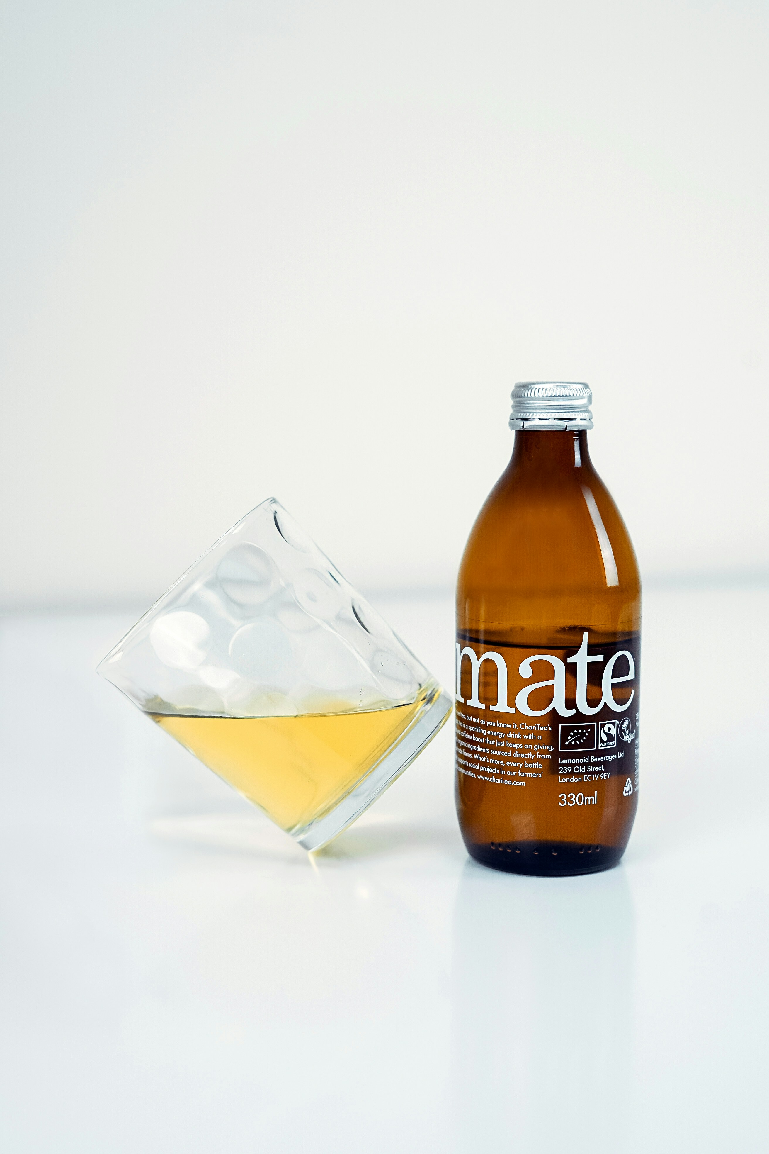 Mate-Schnapsflasche und Schnapsglas Foto – Kostenloses Bild zum Thema Flasche auf Unsplash