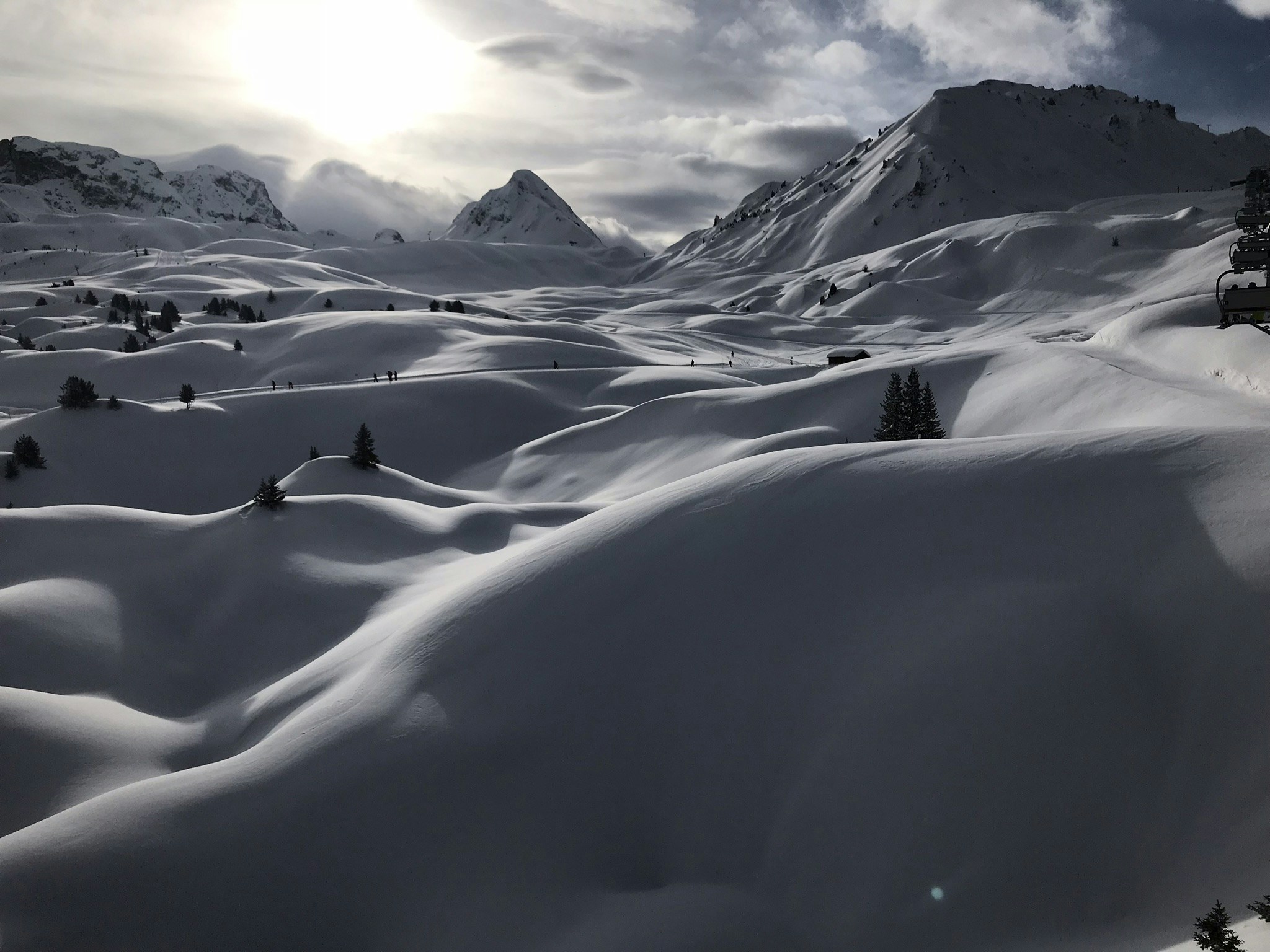 Sunlit Snow Valleys: Gentle Drifts, Distant Peaks
