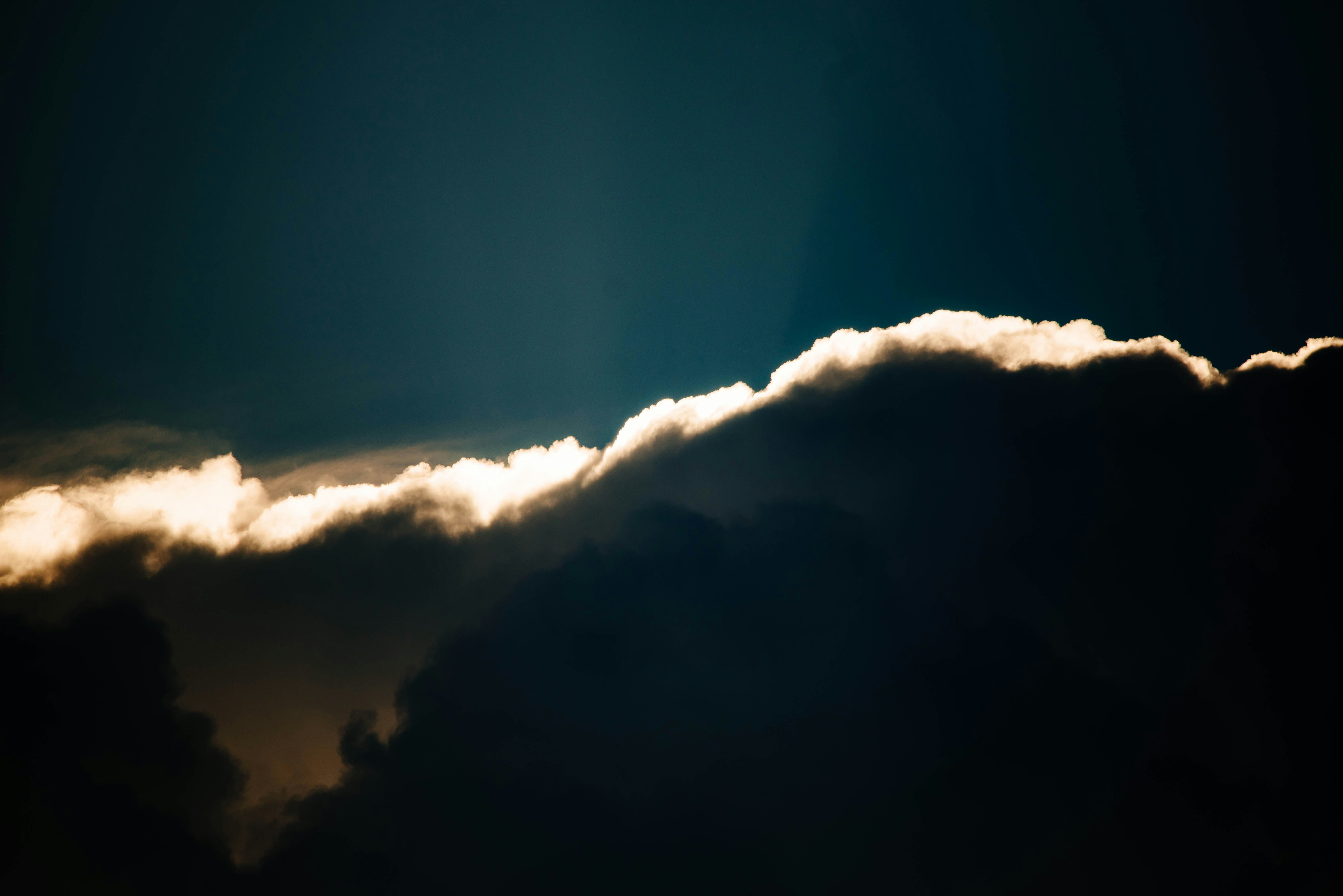 Sunray over clouds nature photography photo – Free Cloud Image on Unsplash