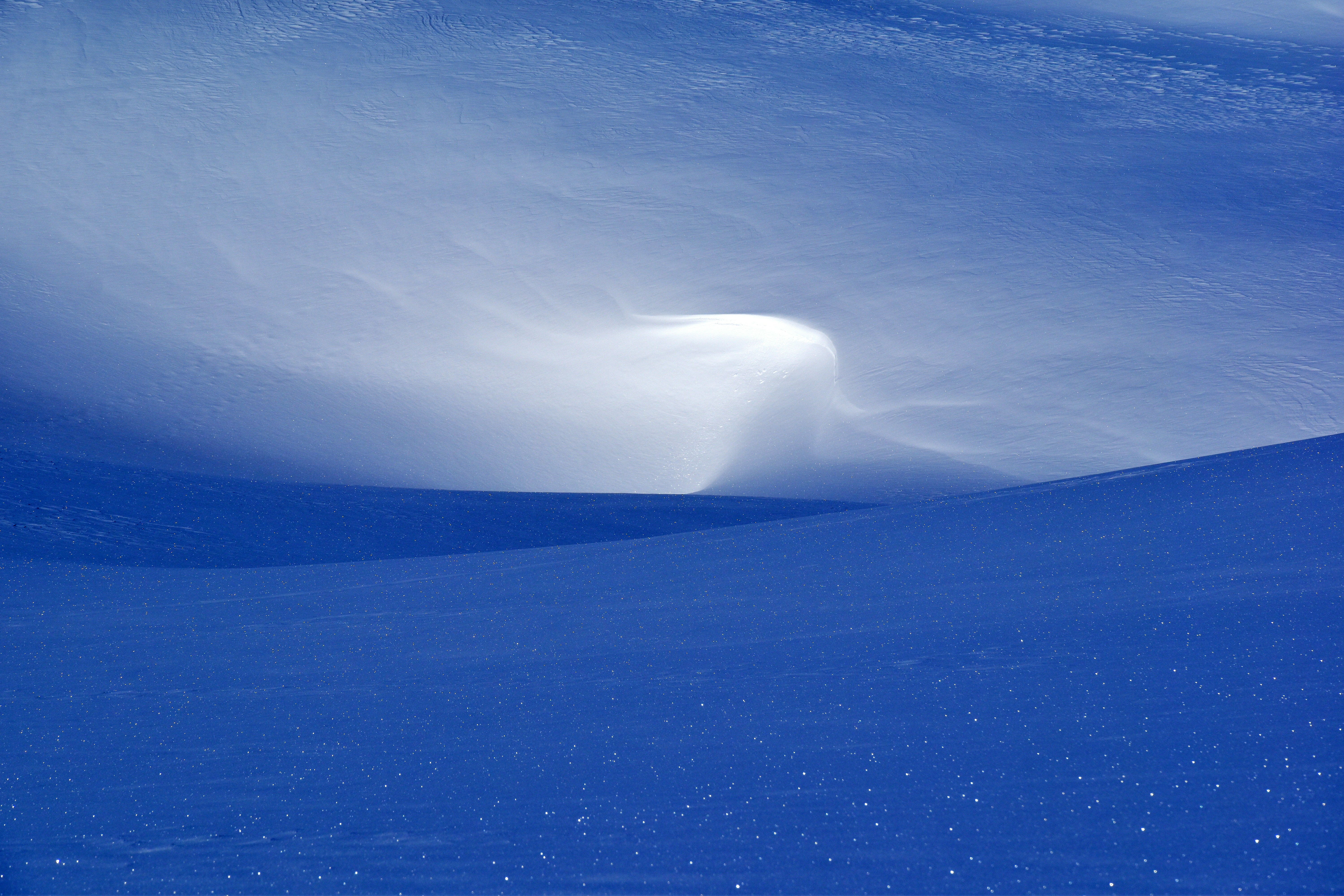 Azure Dune Ribbon: wind-carved snow arc under pale polar light