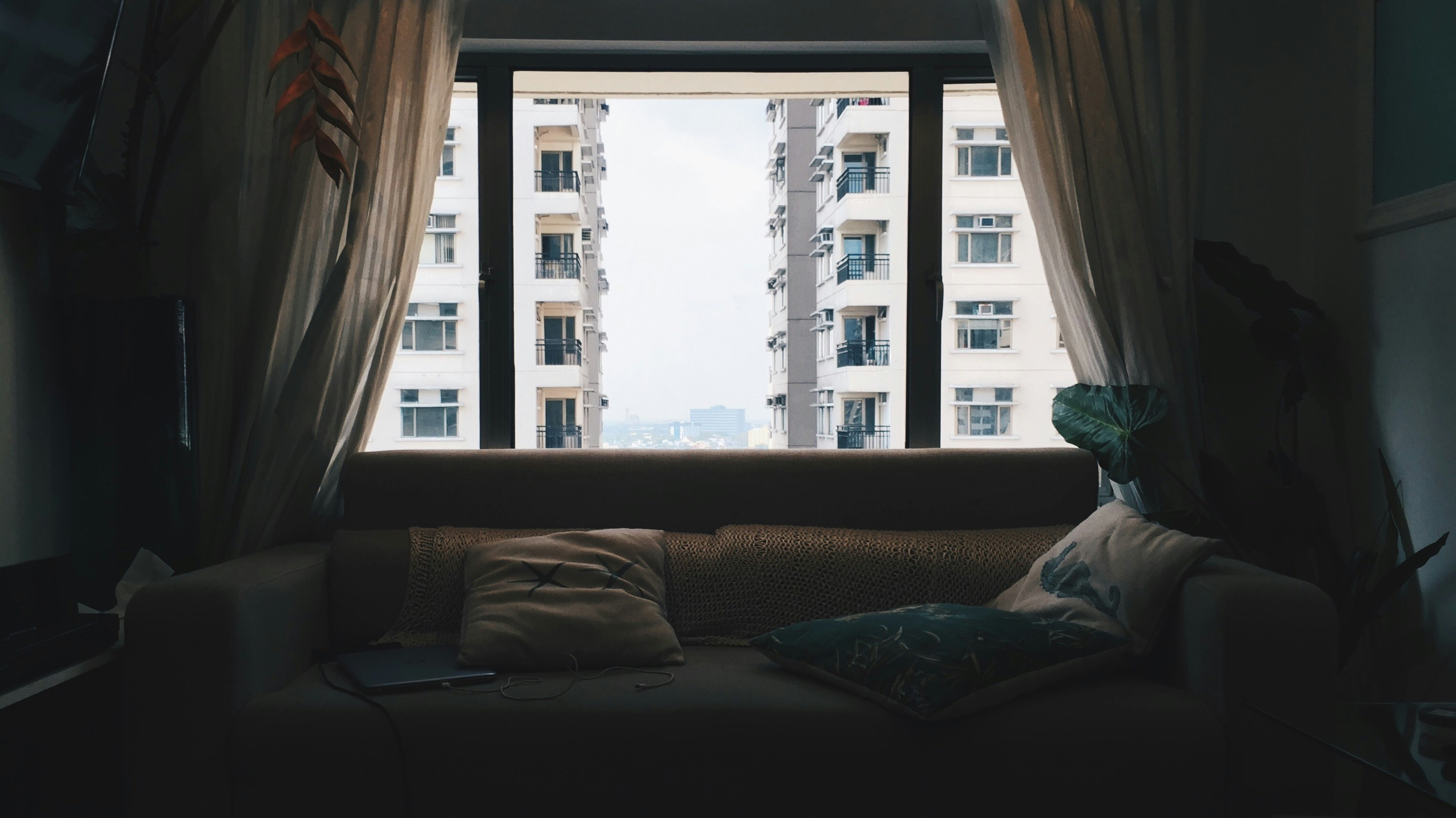 Room With Window Pictures | Download Free Images on Unsplash