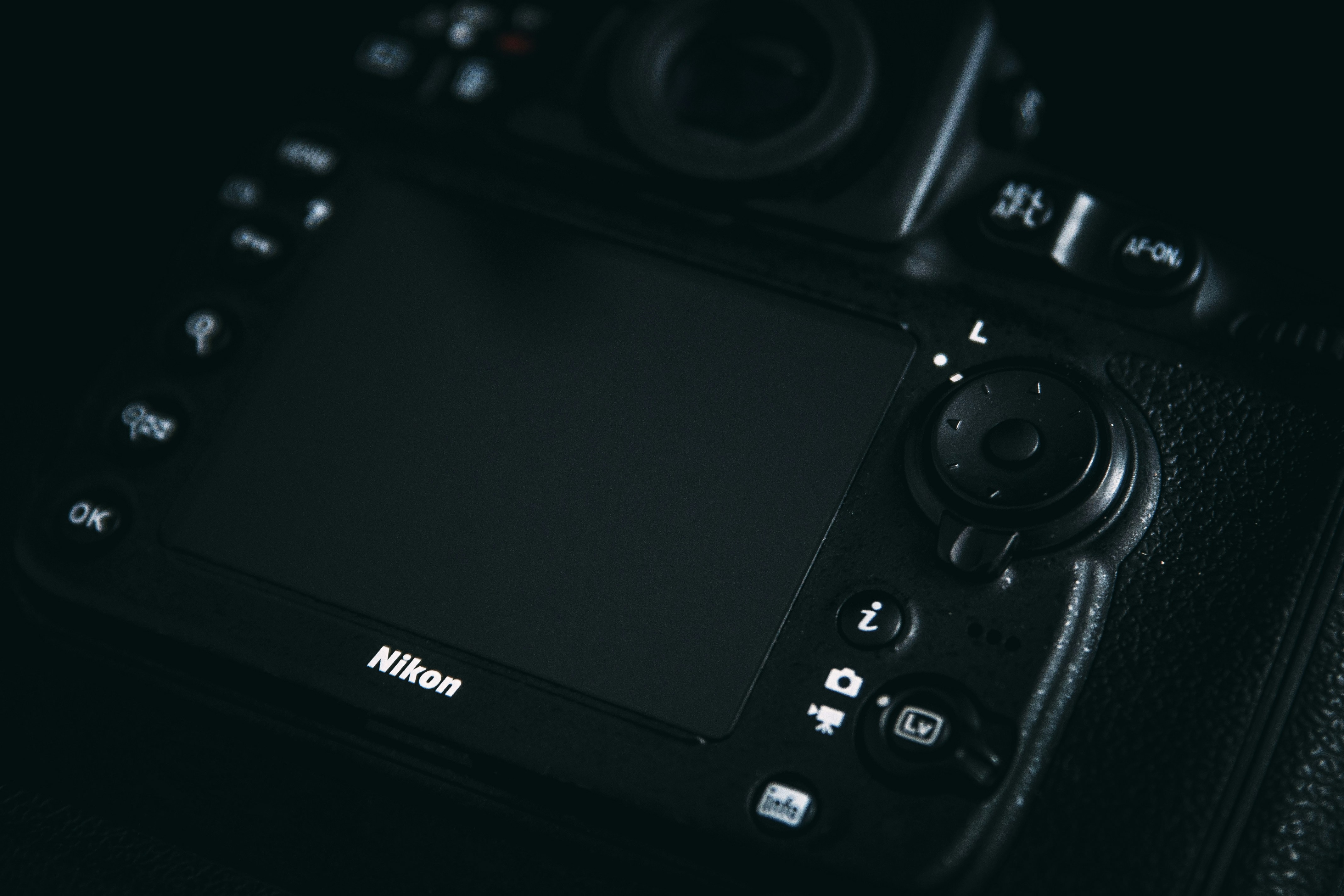 Blank | black Nikon DSLR camera