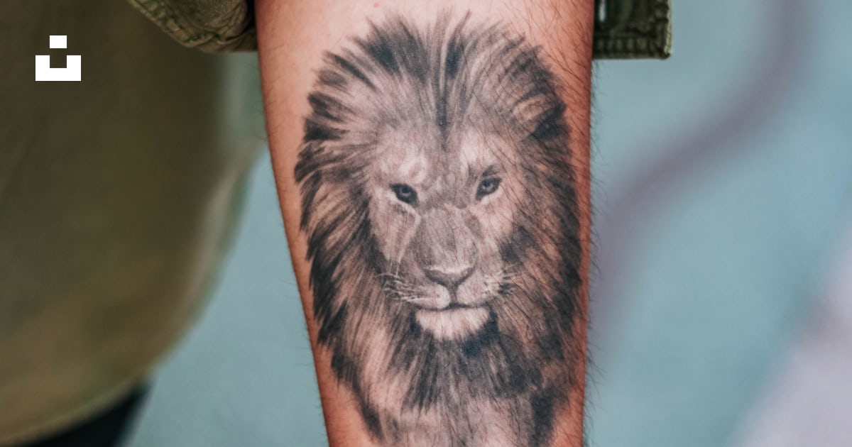 Foto Fotografía de enfoque superficial del tatuaje del antebrazo de ... Foto Fotografía de enfoque superficial del tatuaje del antebrazo de ...