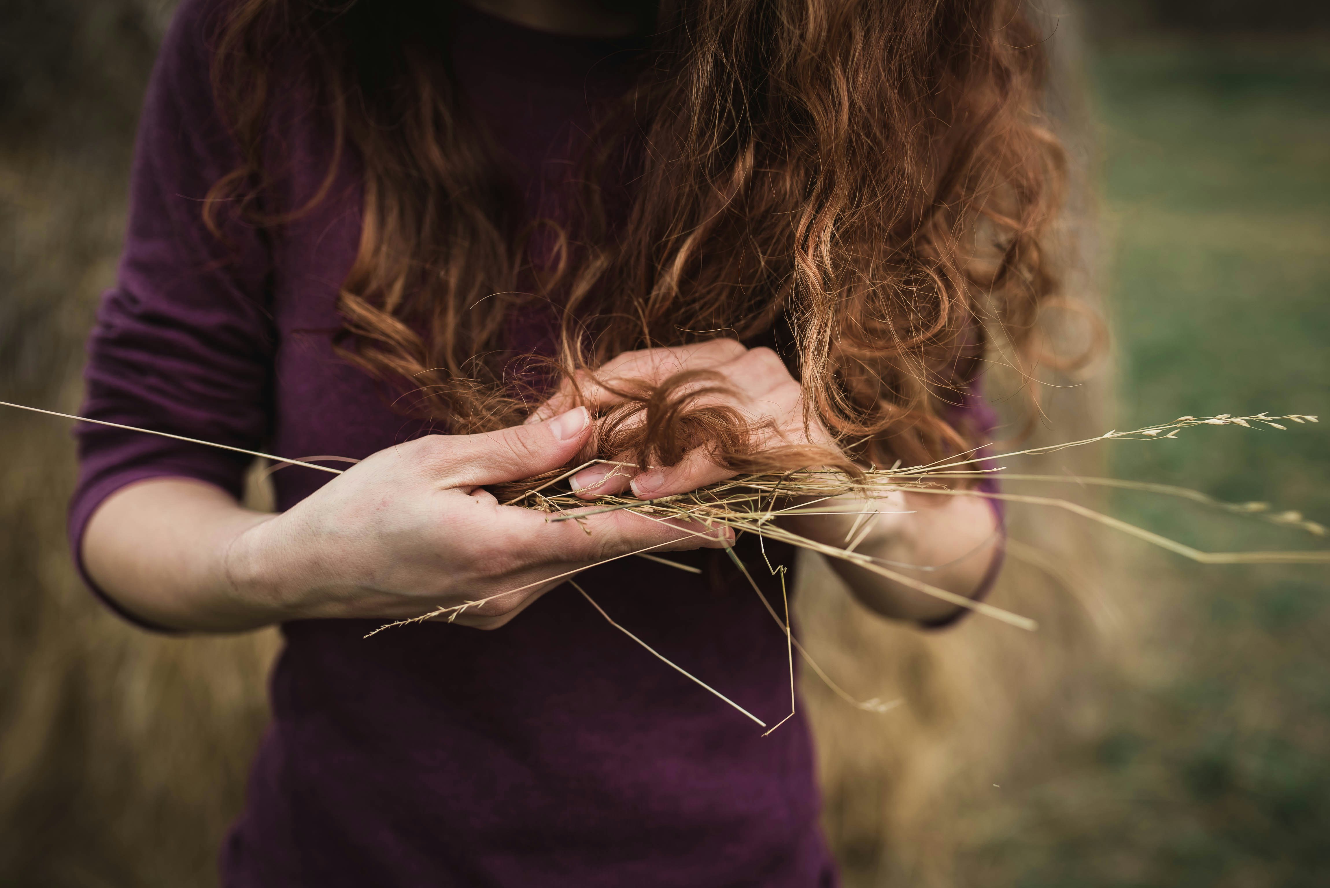 Meadow Threads: Fingers Weave Dried Grass in Quiet Daylight