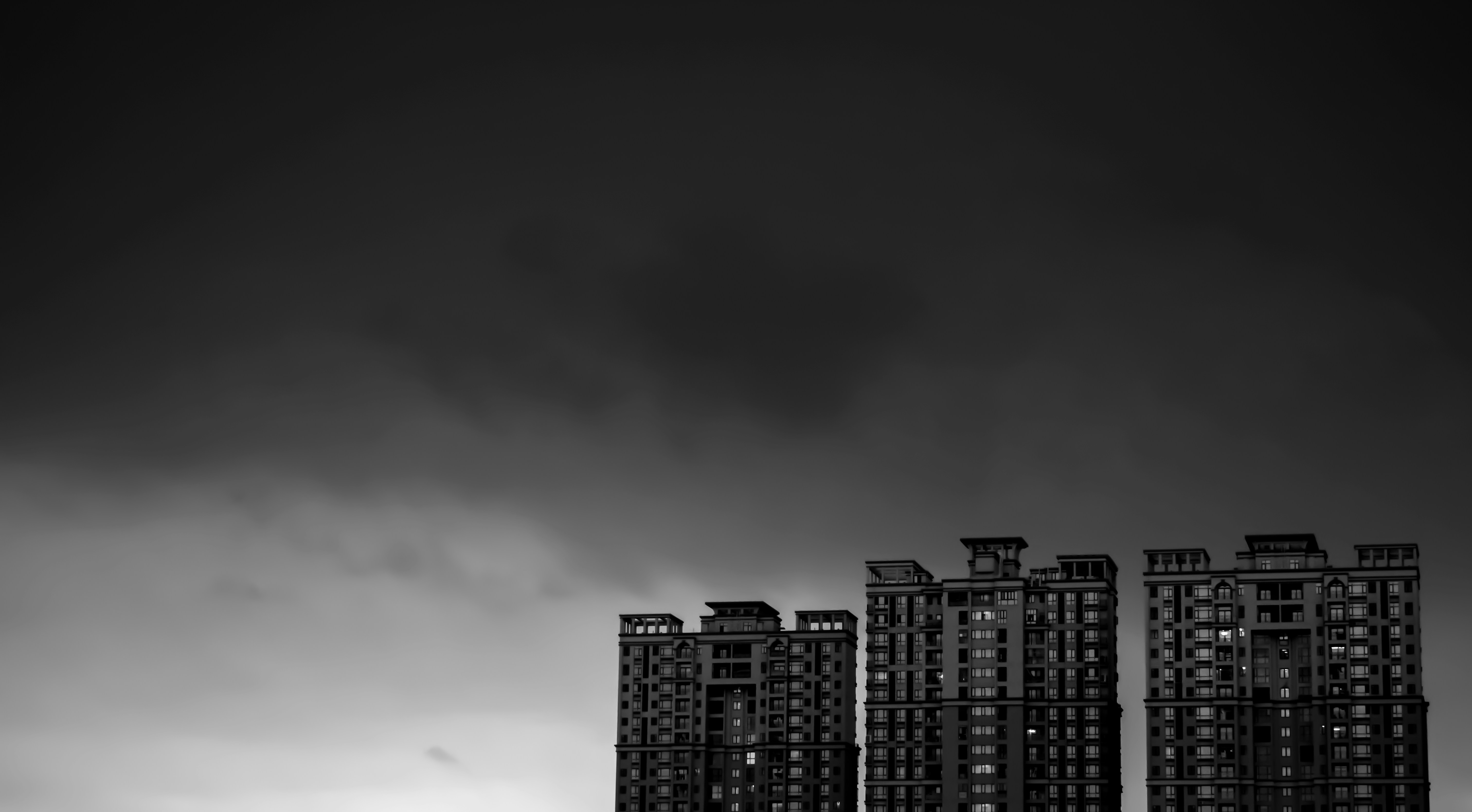 Grayscale buildings under cloudy sky photo – Free Grey Image on Unsplash