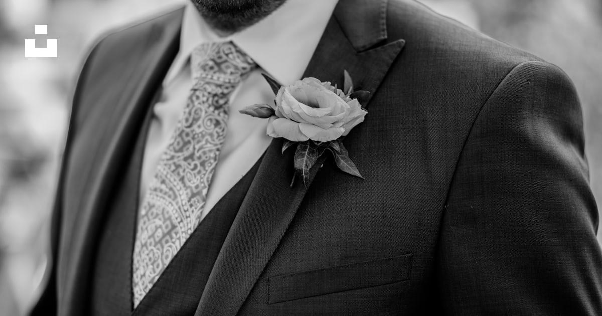 黒いスーツのジャケットを着た男の写真 Unsplashの花の無料画像