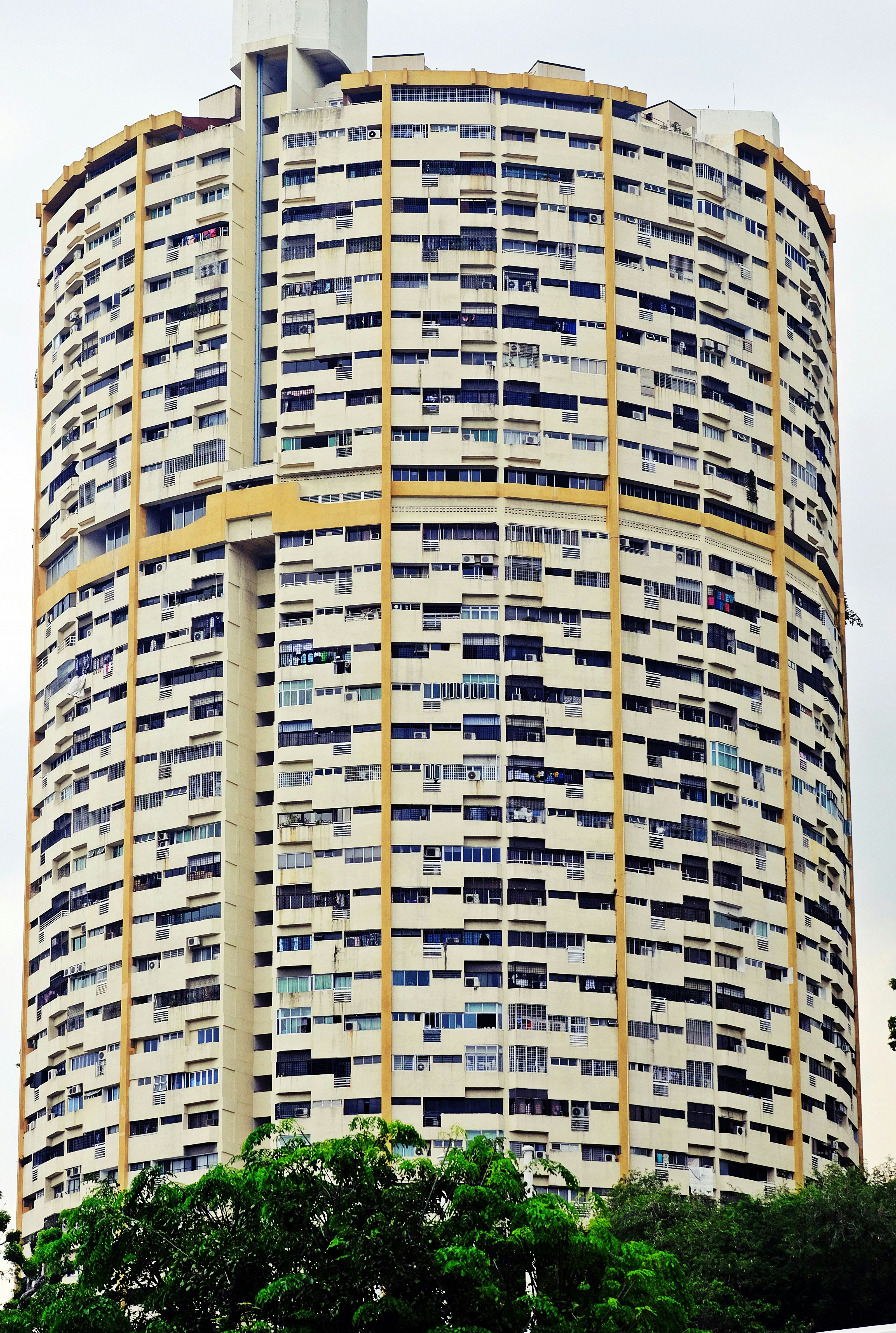 Rings of Light: The Yellow-Ribbed Cylinder Tower