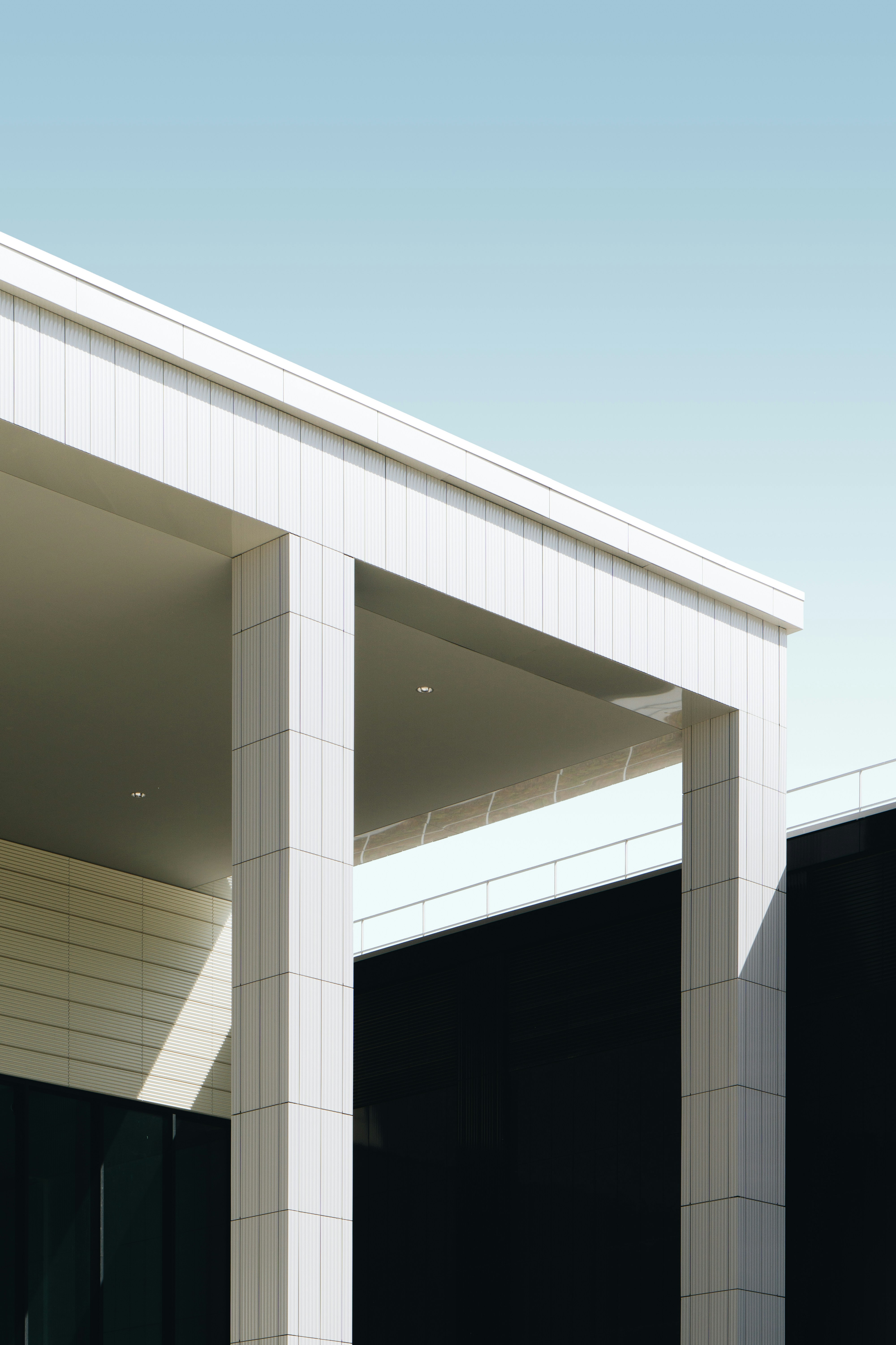 Pilier de bâtiment blanc photo – Photo Architecture Gratuite sur Unsplash