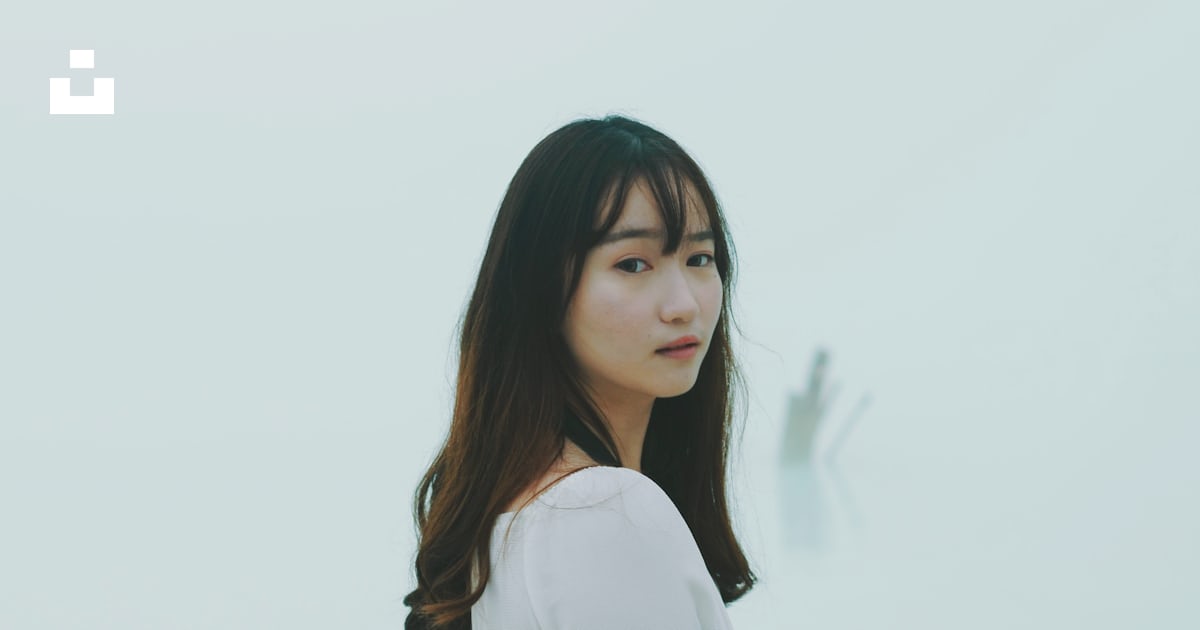 Woman Wearing White Crew Neck Top Photo Free Grey Image On Unsplash