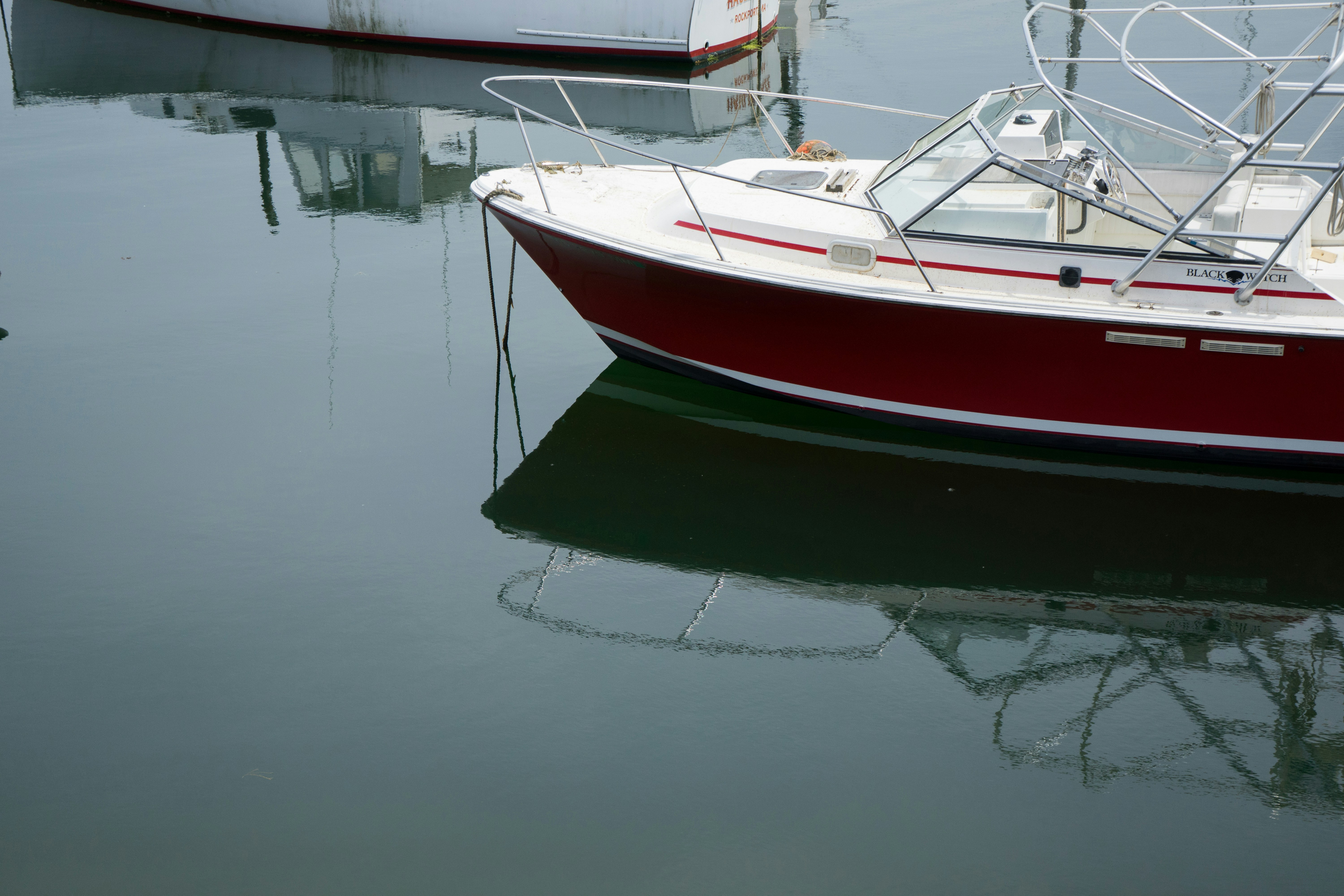 A red and white boat in a body of water photo – Free Sea Image on Unsplash