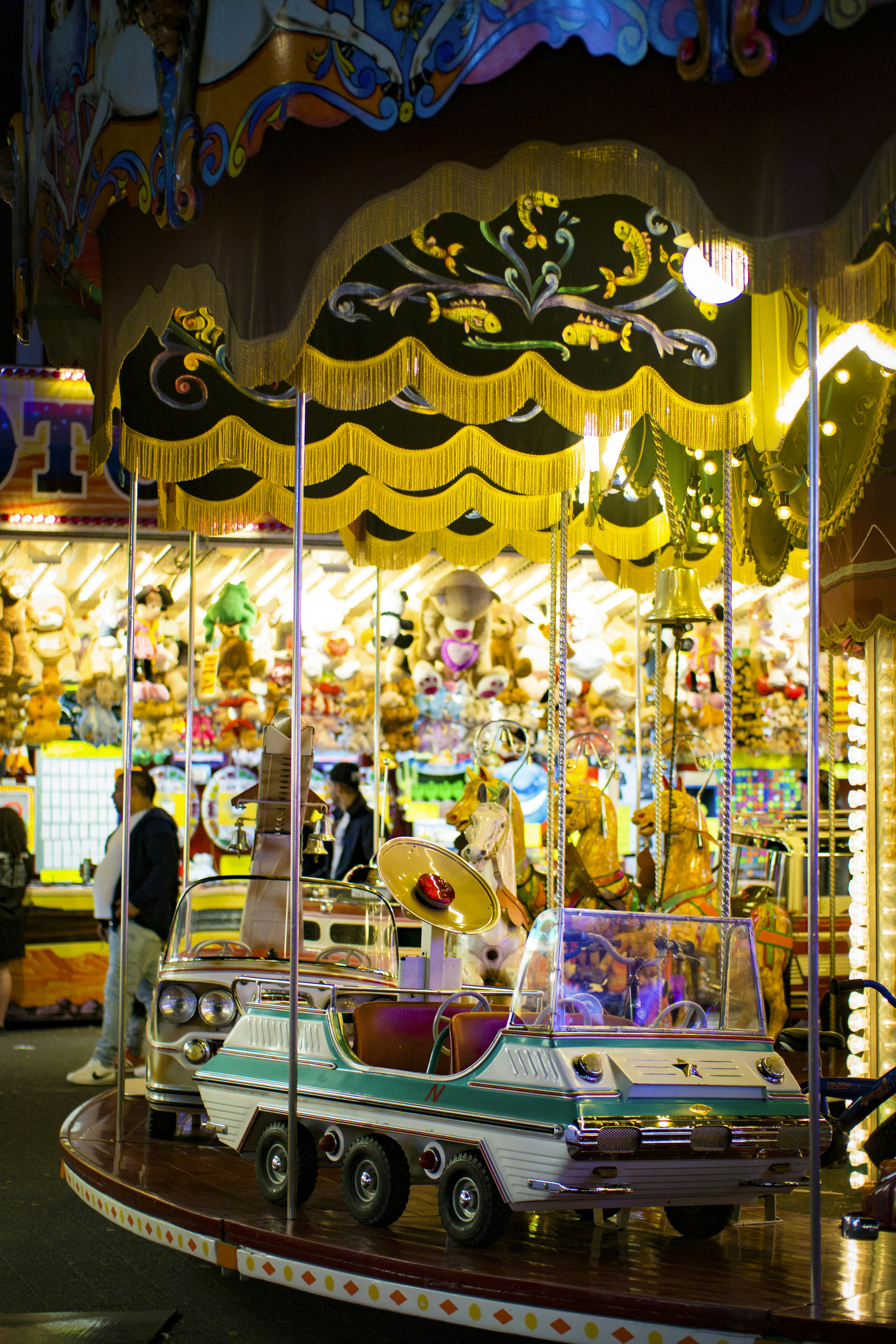 Turned on white and green vehicle carousel photo – Free Netherlands ...