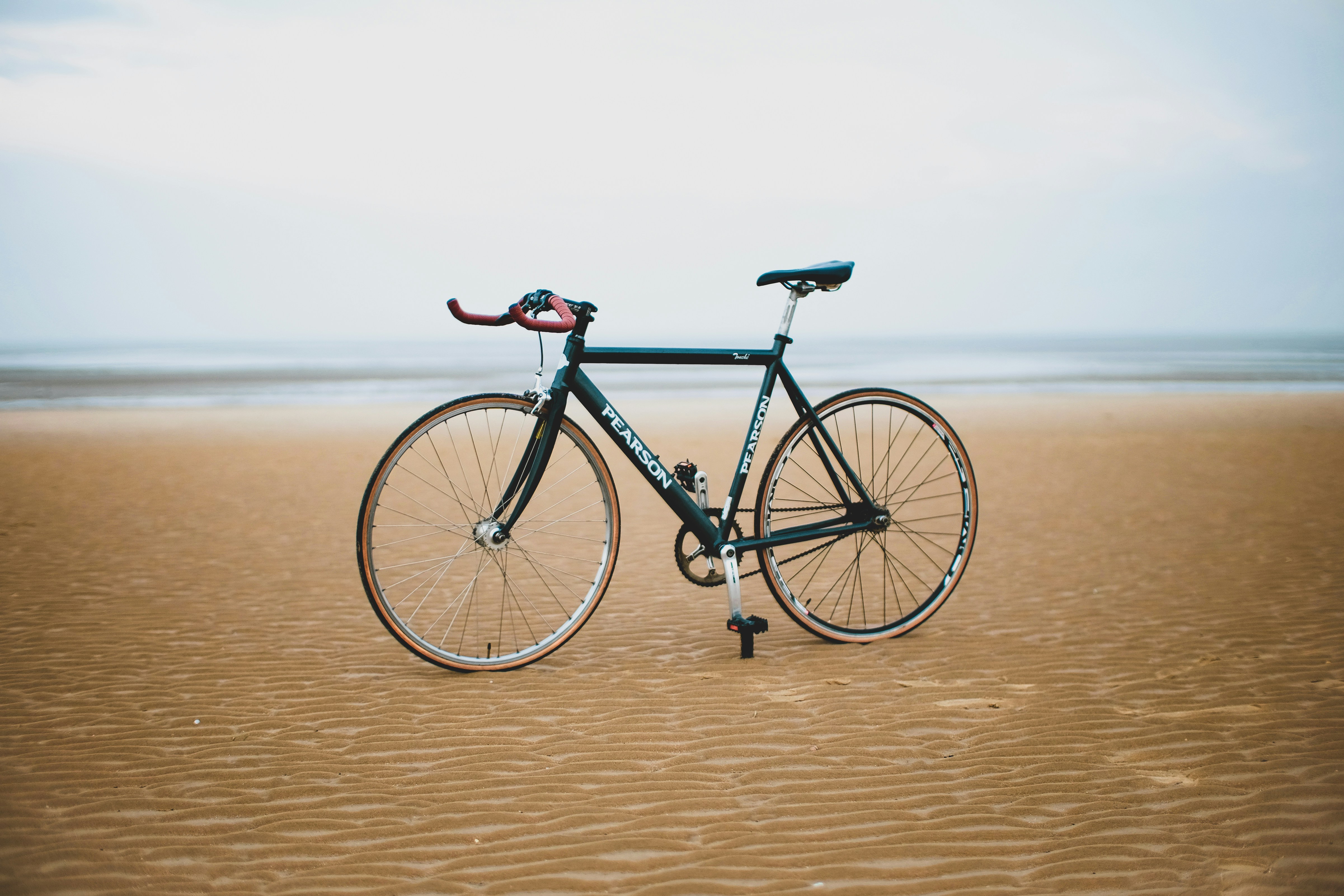 Pearson fixie, Pearson 1860
 | black road bike on sand