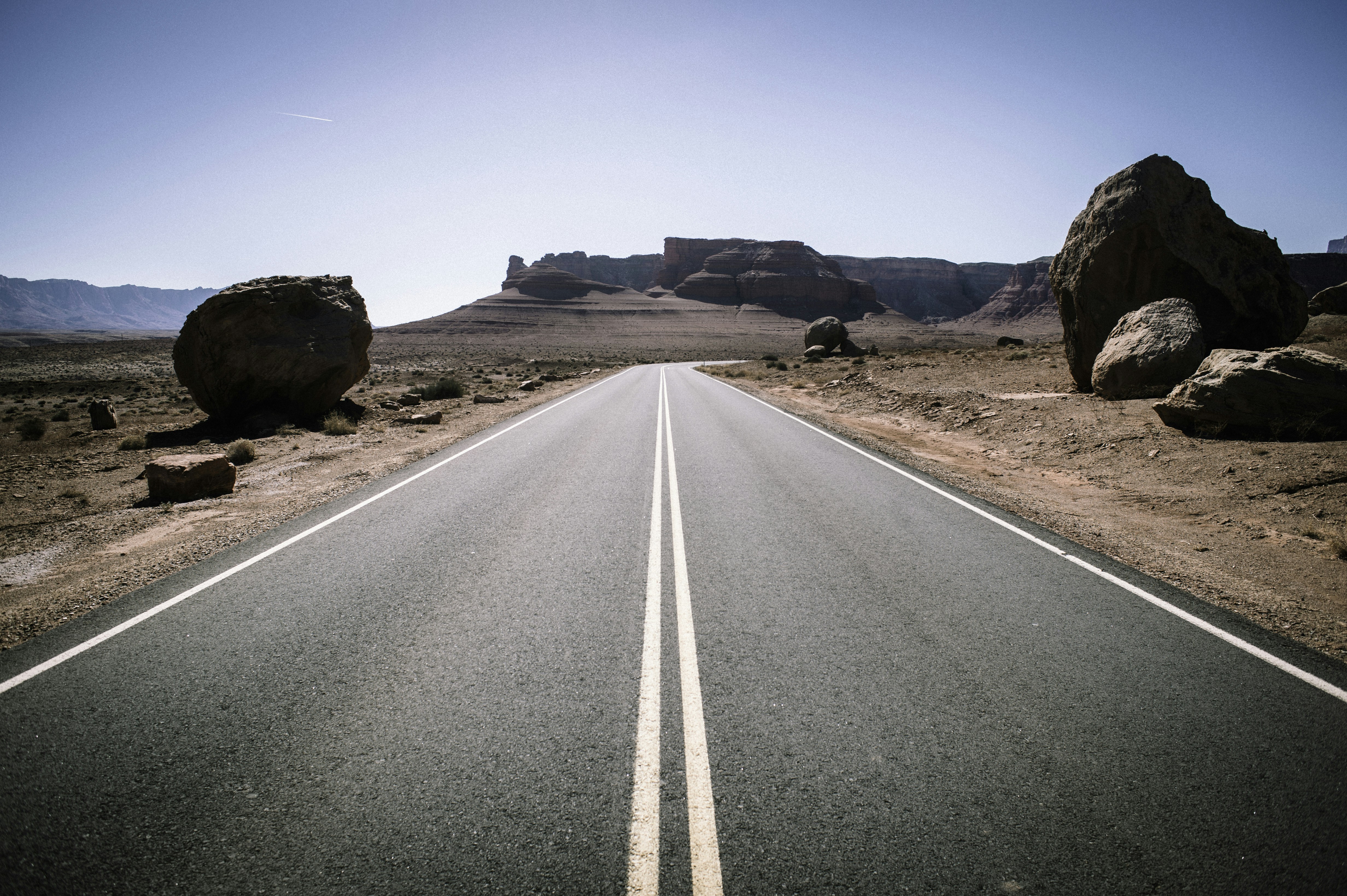 Straight line road in the middle of desert photo – Free United states ...