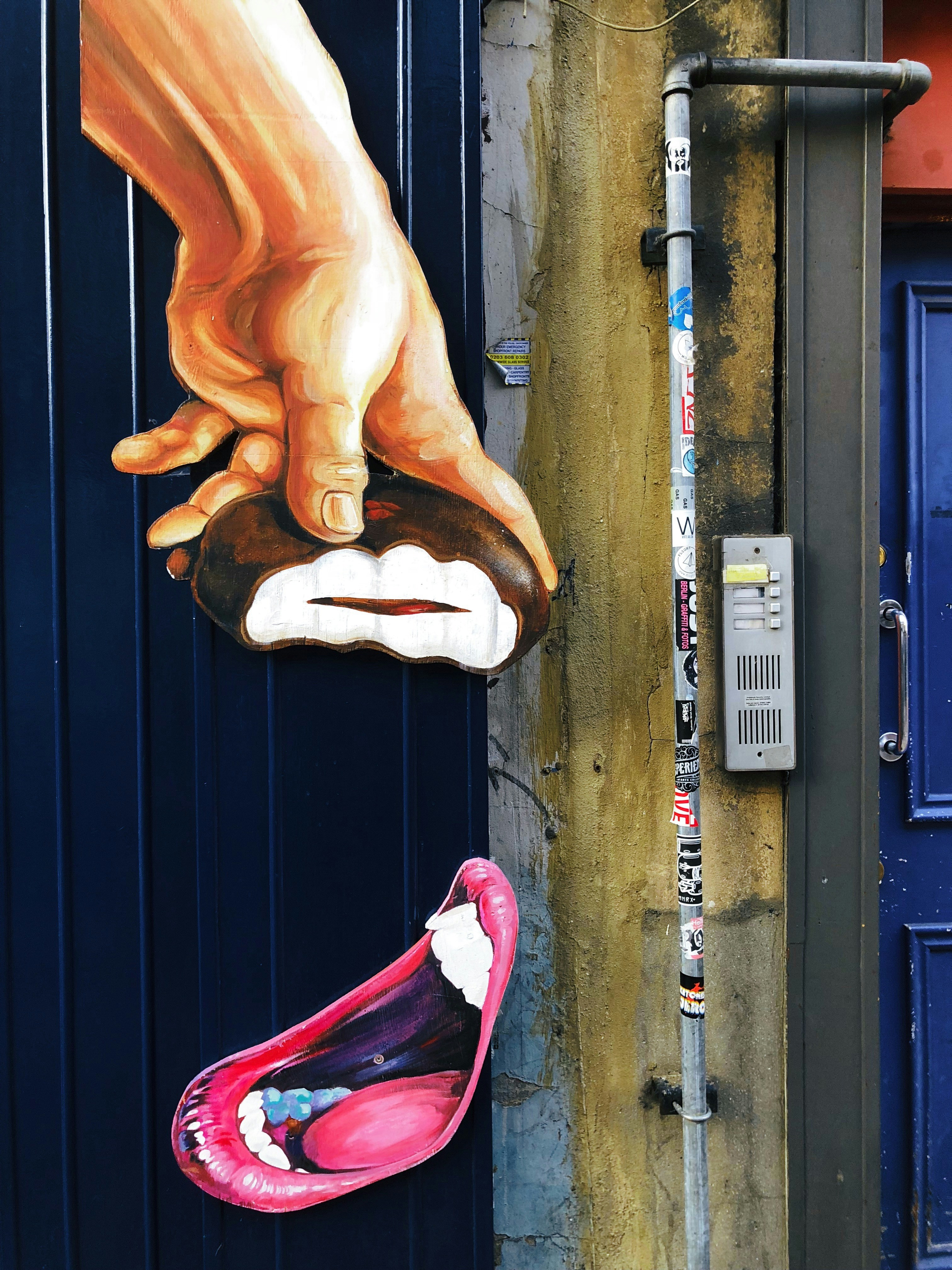 Colossal Hand, Donut Gate: A Surreal Street-Art Moment