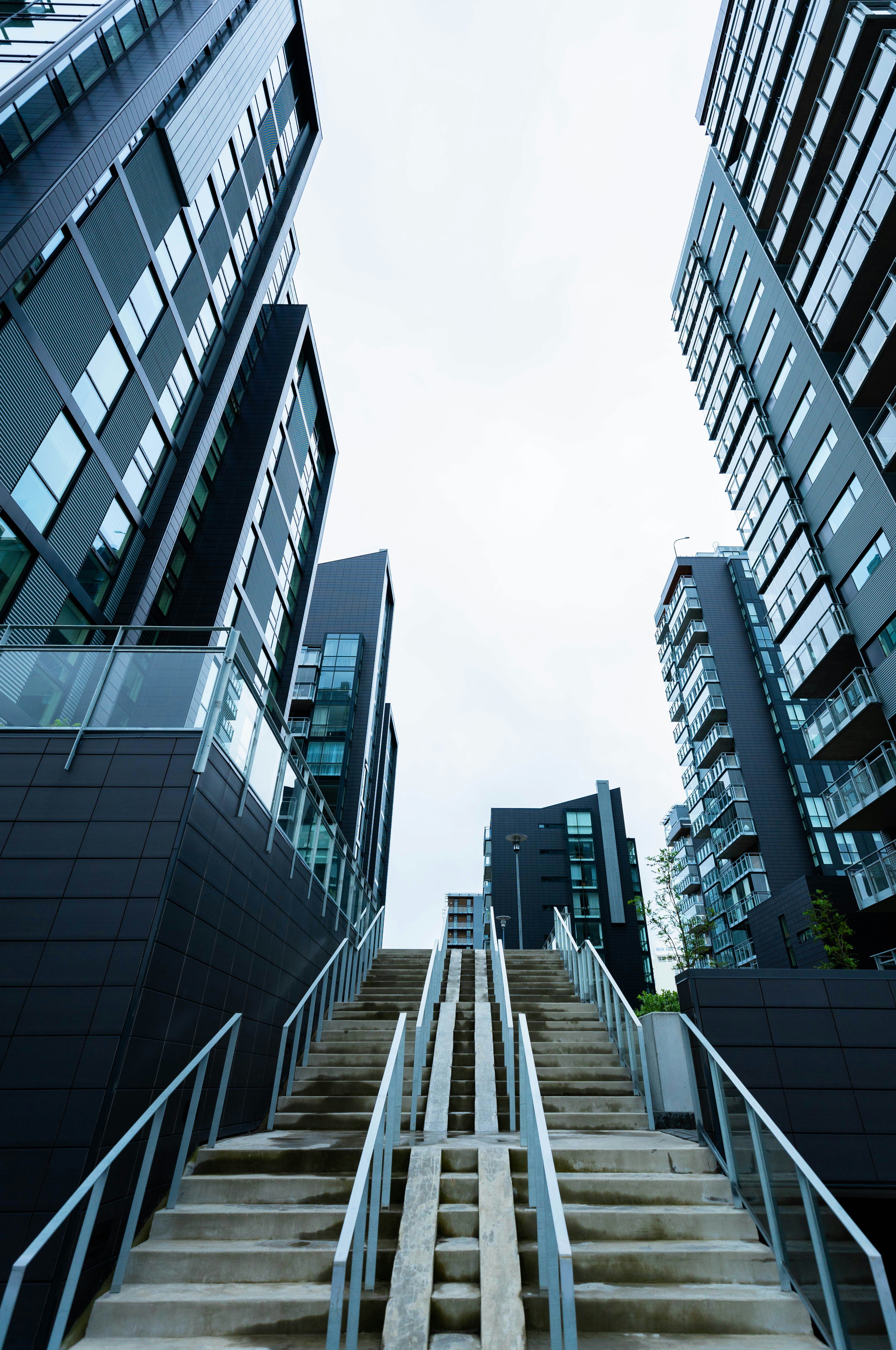 Gray steel handrail photo – Free Iceland Image on Unsplash