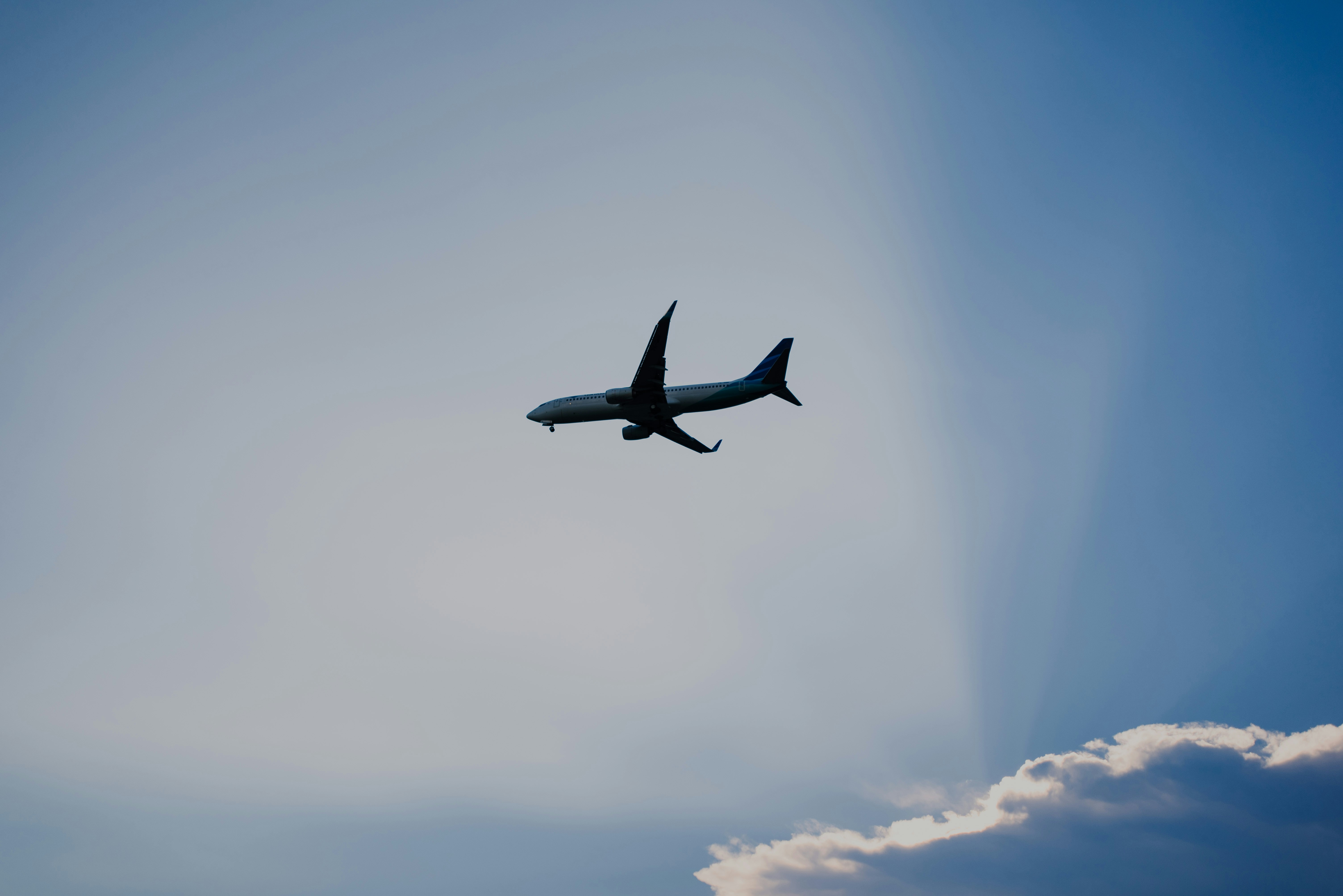 Gray commercial airplane photo – Free Grey Image on Unsplash