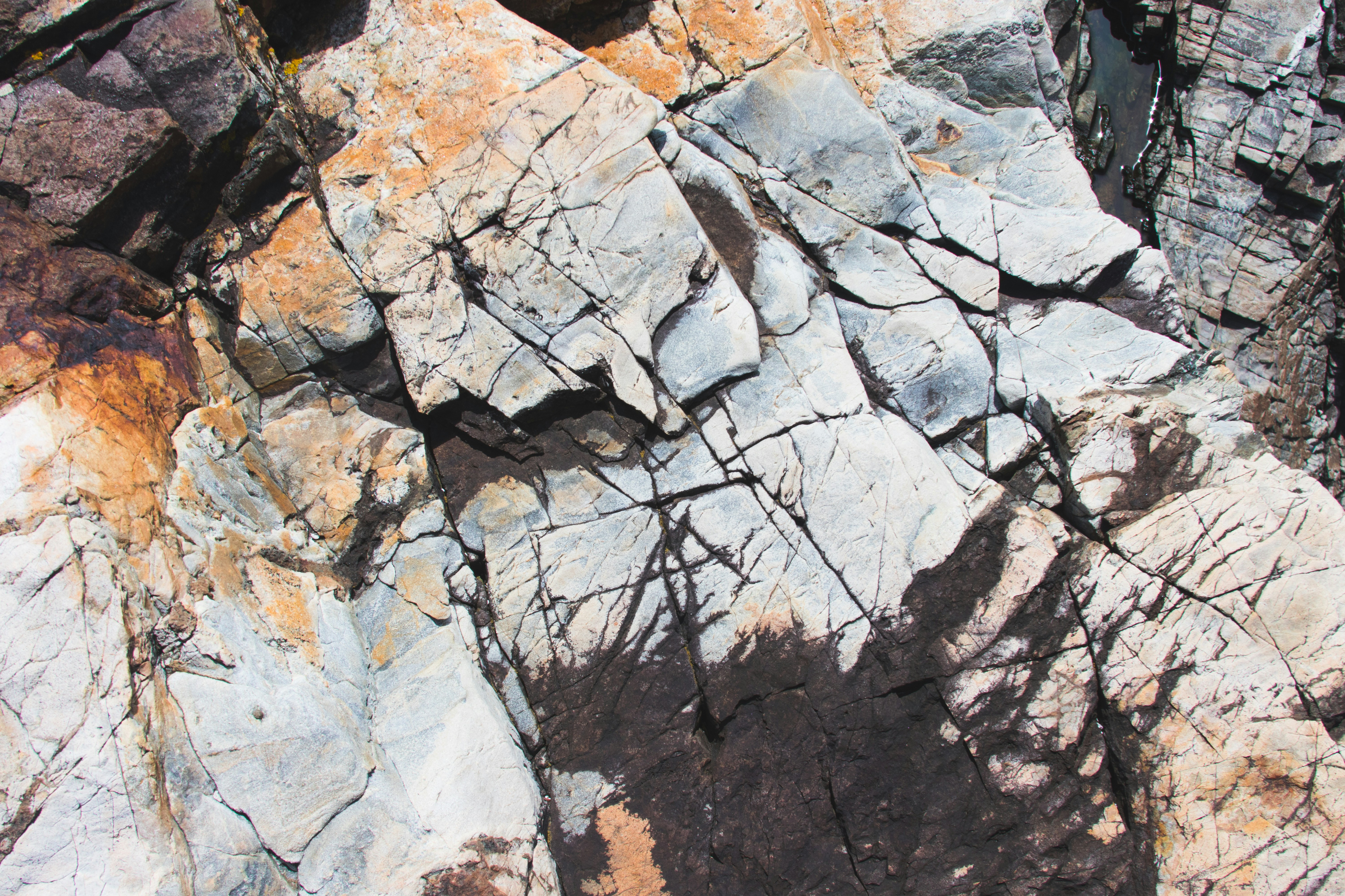 Roche grise et orange fissurée photo – Image gratuite de Port de Bar ...