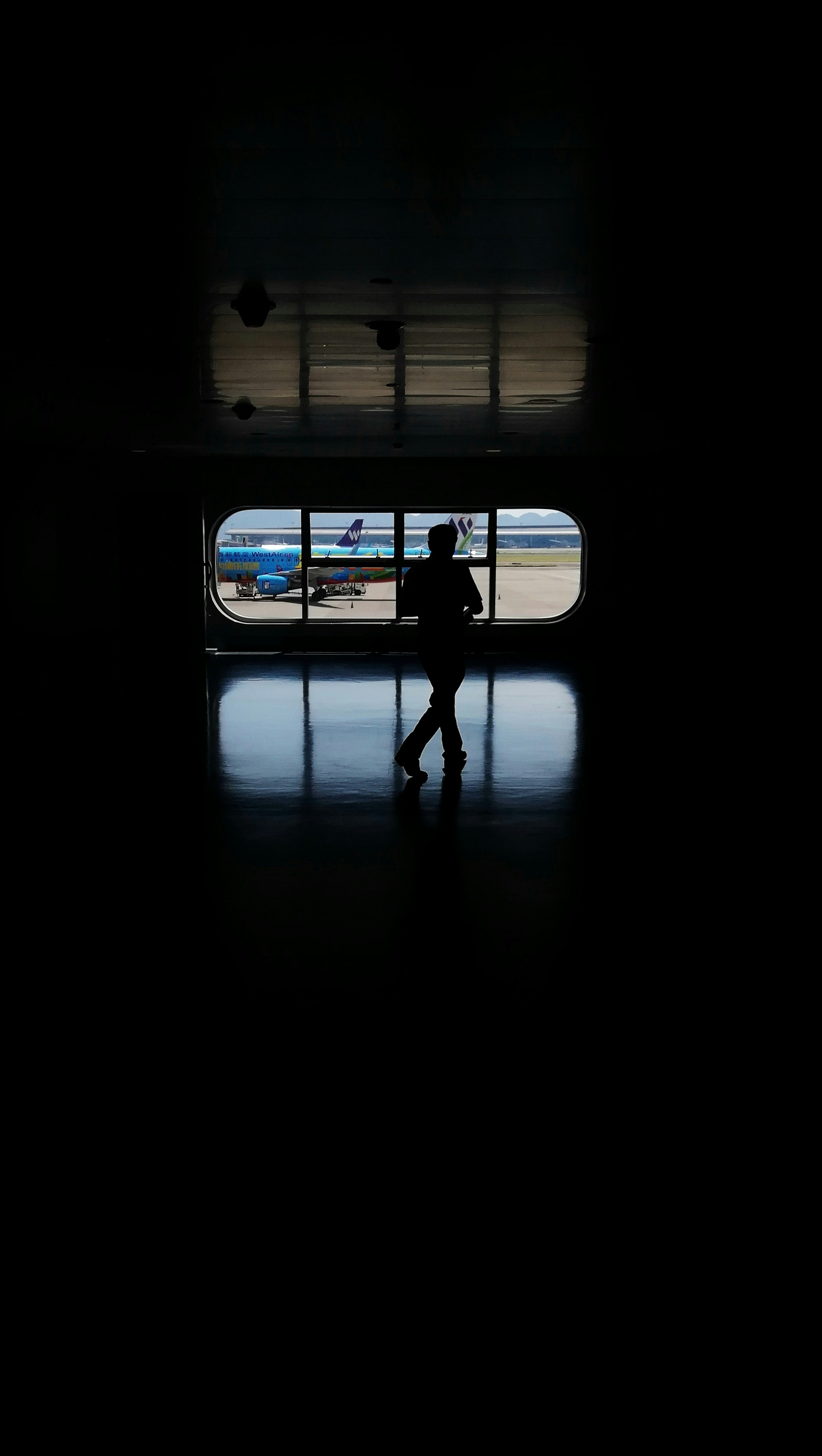 Silhouette person standing inside room photo – Free Grey Image on Unsplash